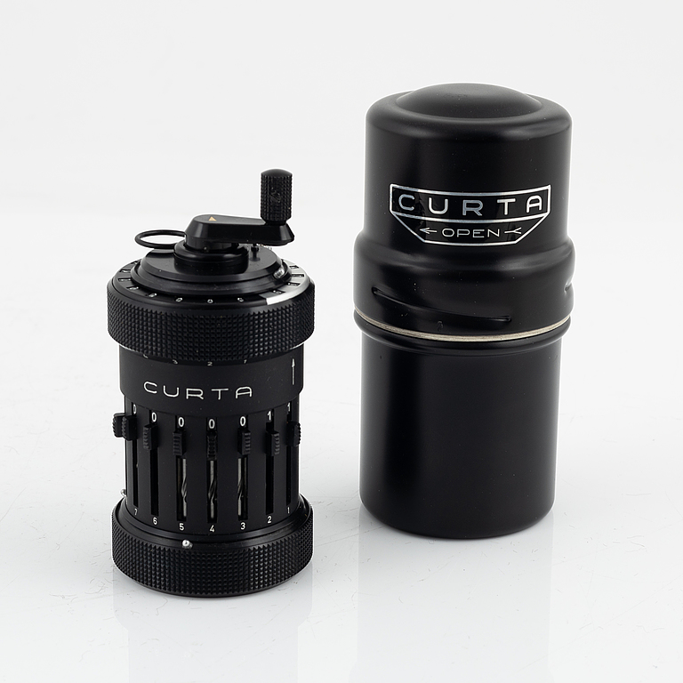 A Curta Type I mechanical calculator. - Bukowskis