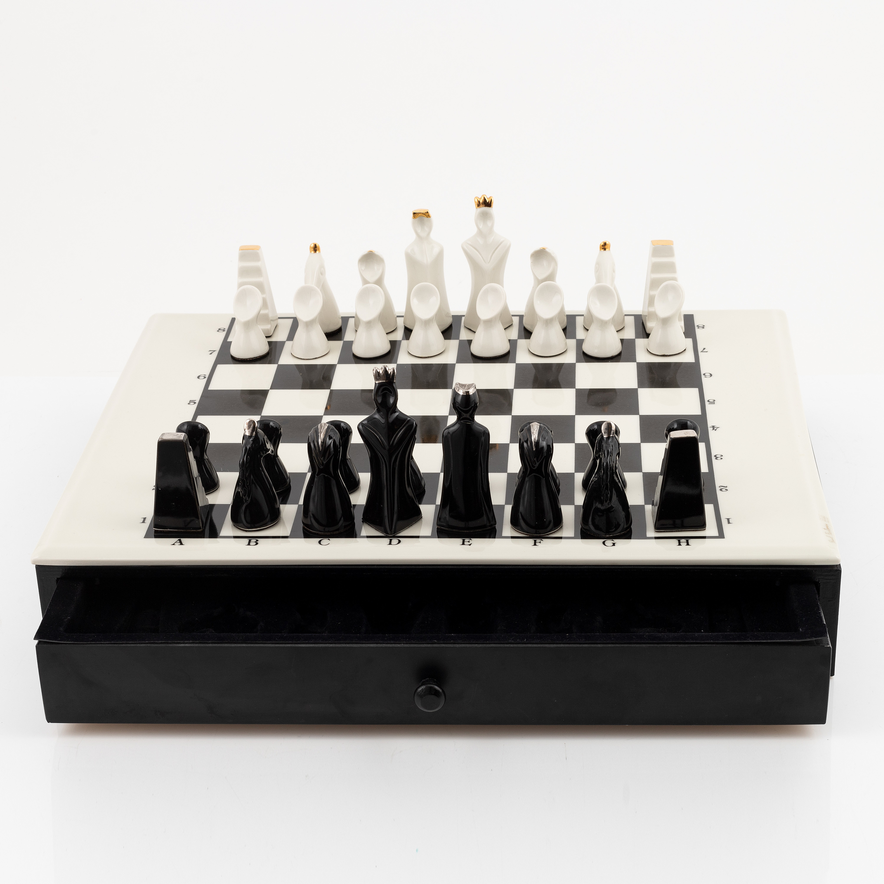 Pauli Partanen, a porcelaine chess set, Arabia, Finland. - Bukowskis