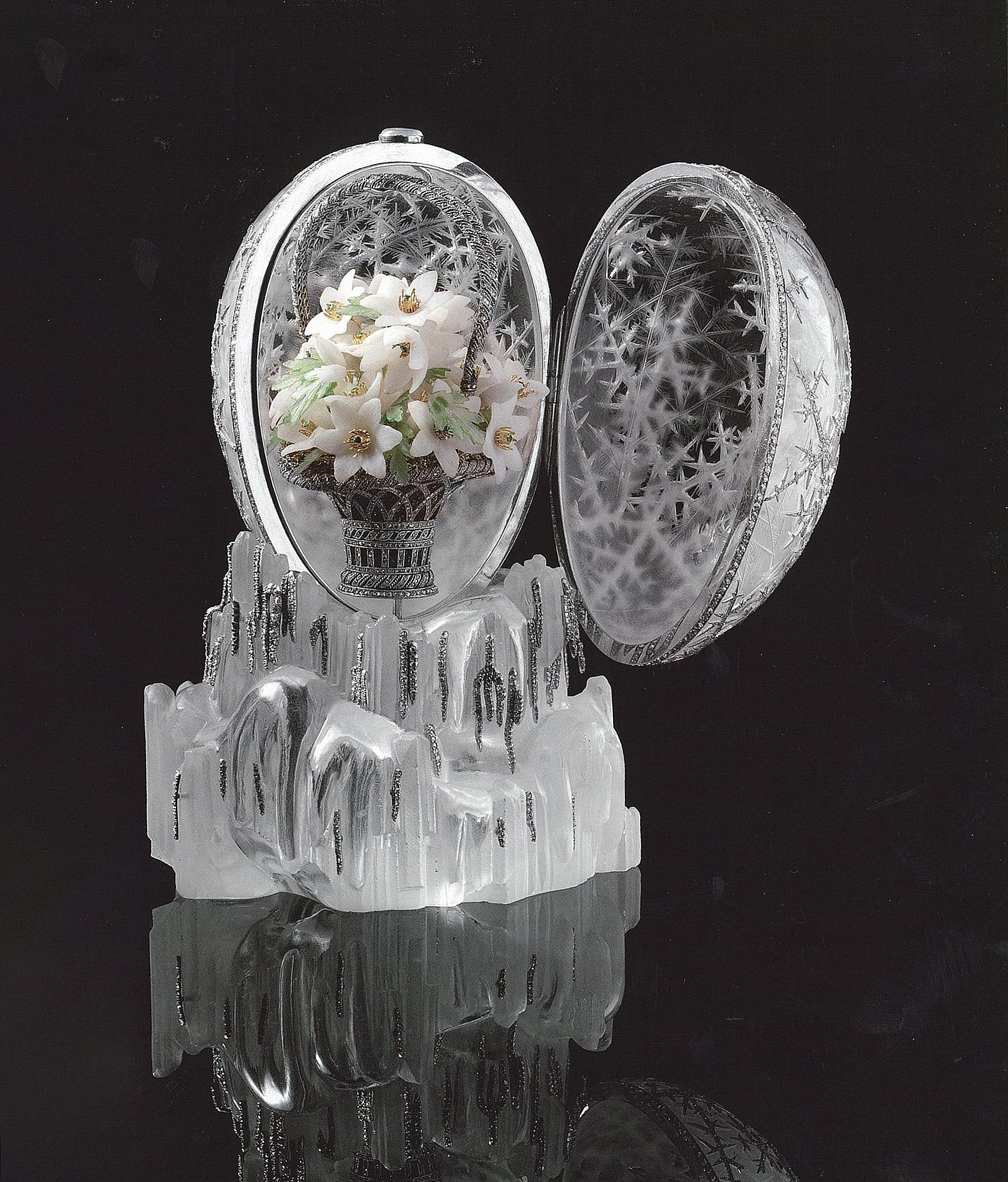 A Fabergé snow flake brooch, design Alma Pihl. - Bukowskis