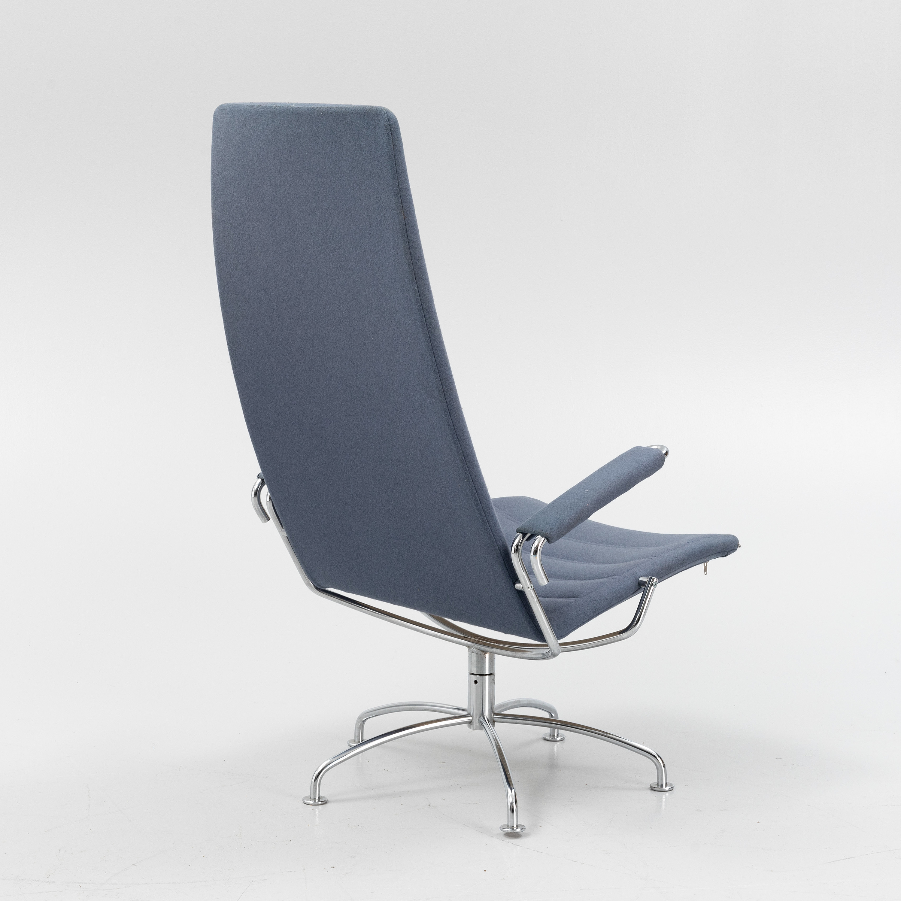 A swivel 'SAS chair' by Jens Ammundsen for Fritz Hansen end of the 20th ...