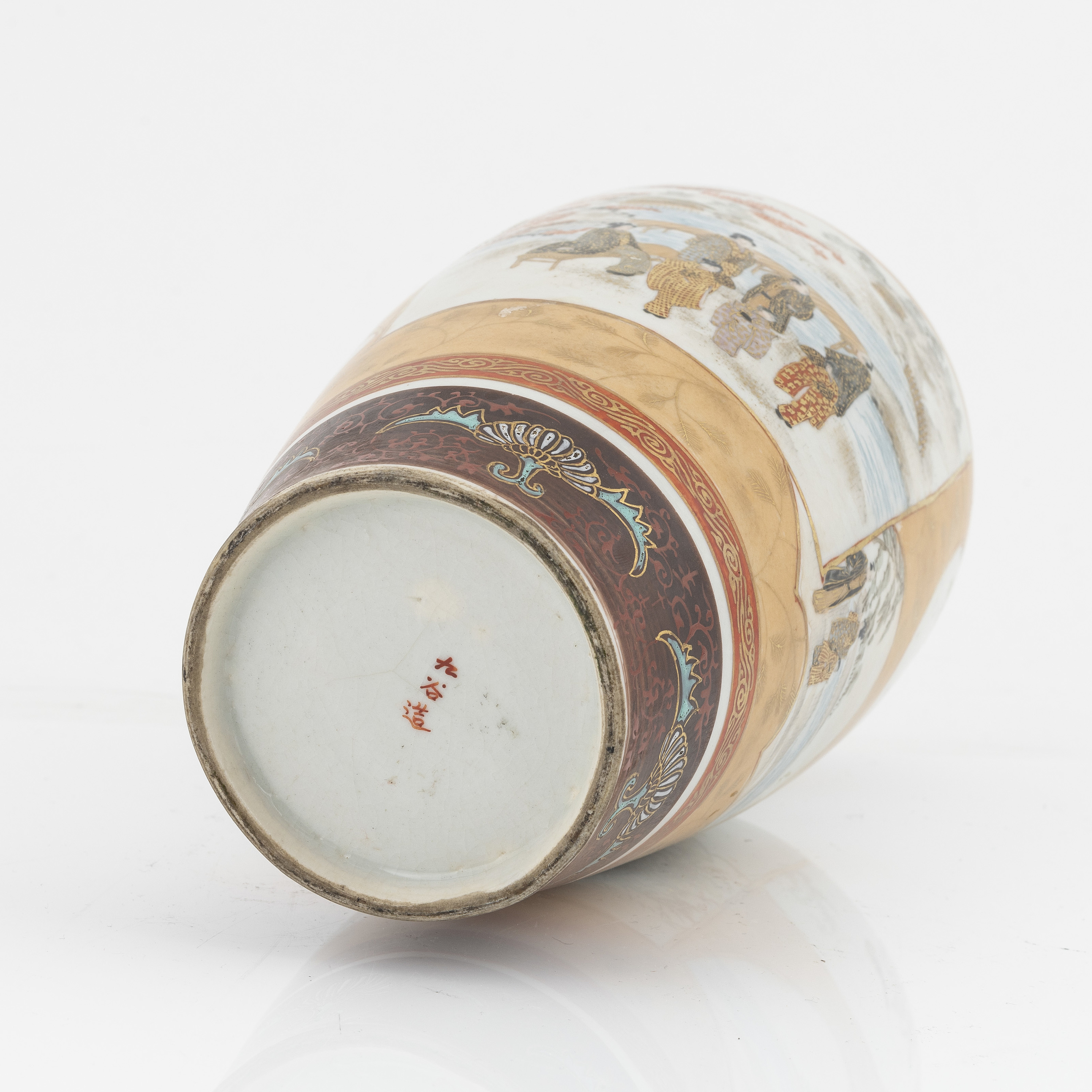 A Satsuma ware vase, Japan, Meiji (1868-1912). - Bukowskis