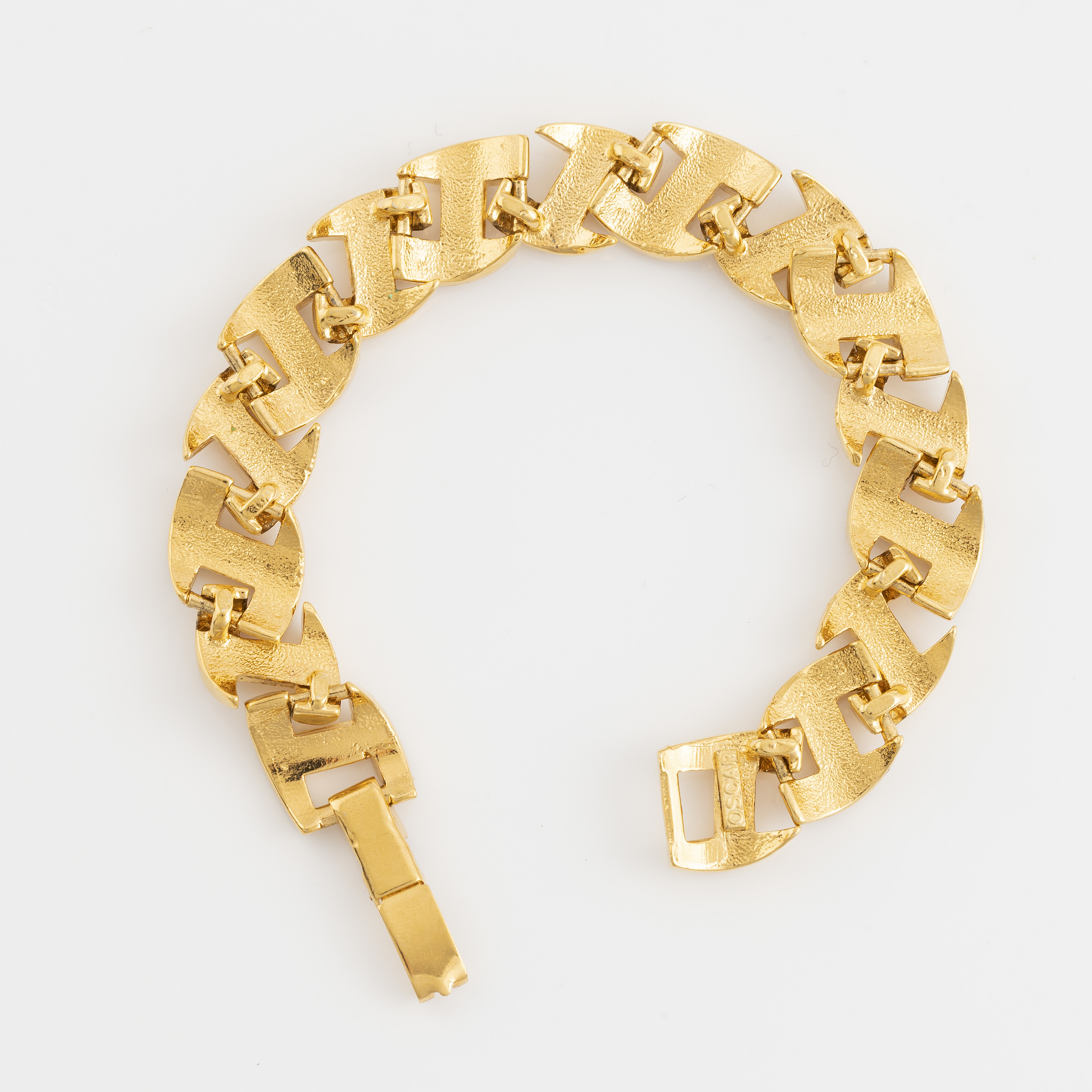 Oscar de la Renta armband, bijouteri, gulmetall med strass. - Bukowskis