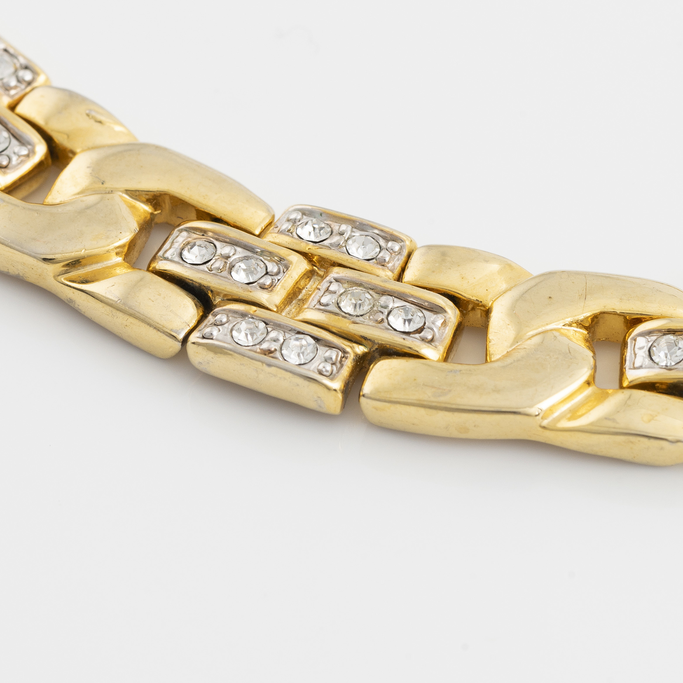 Oscar de la Renta armband, bijouteri, gulmetall med strass. - Bukowskis