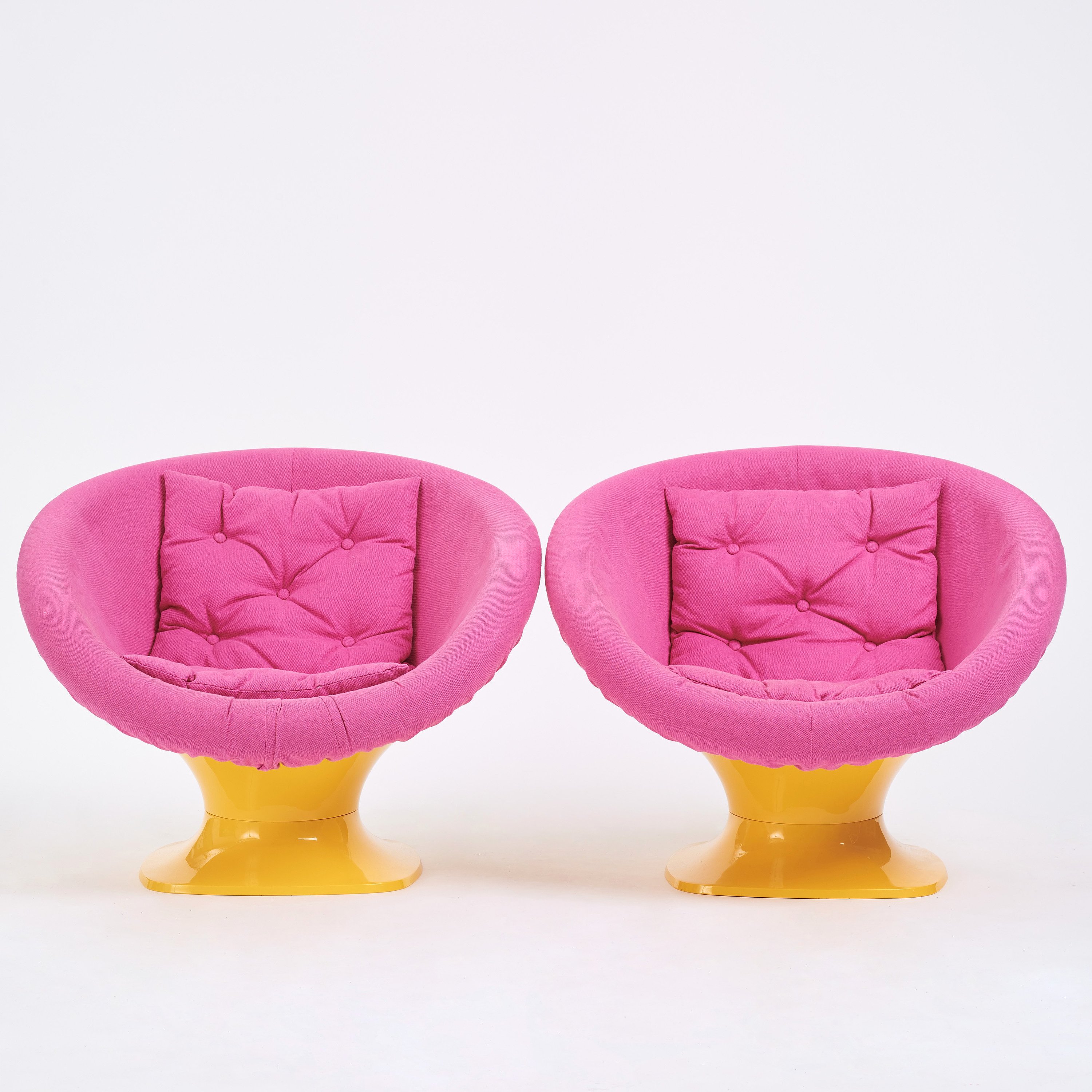 Raphaël Raffel, a pair of easy chairs, France, 1970s. - Bukowskis