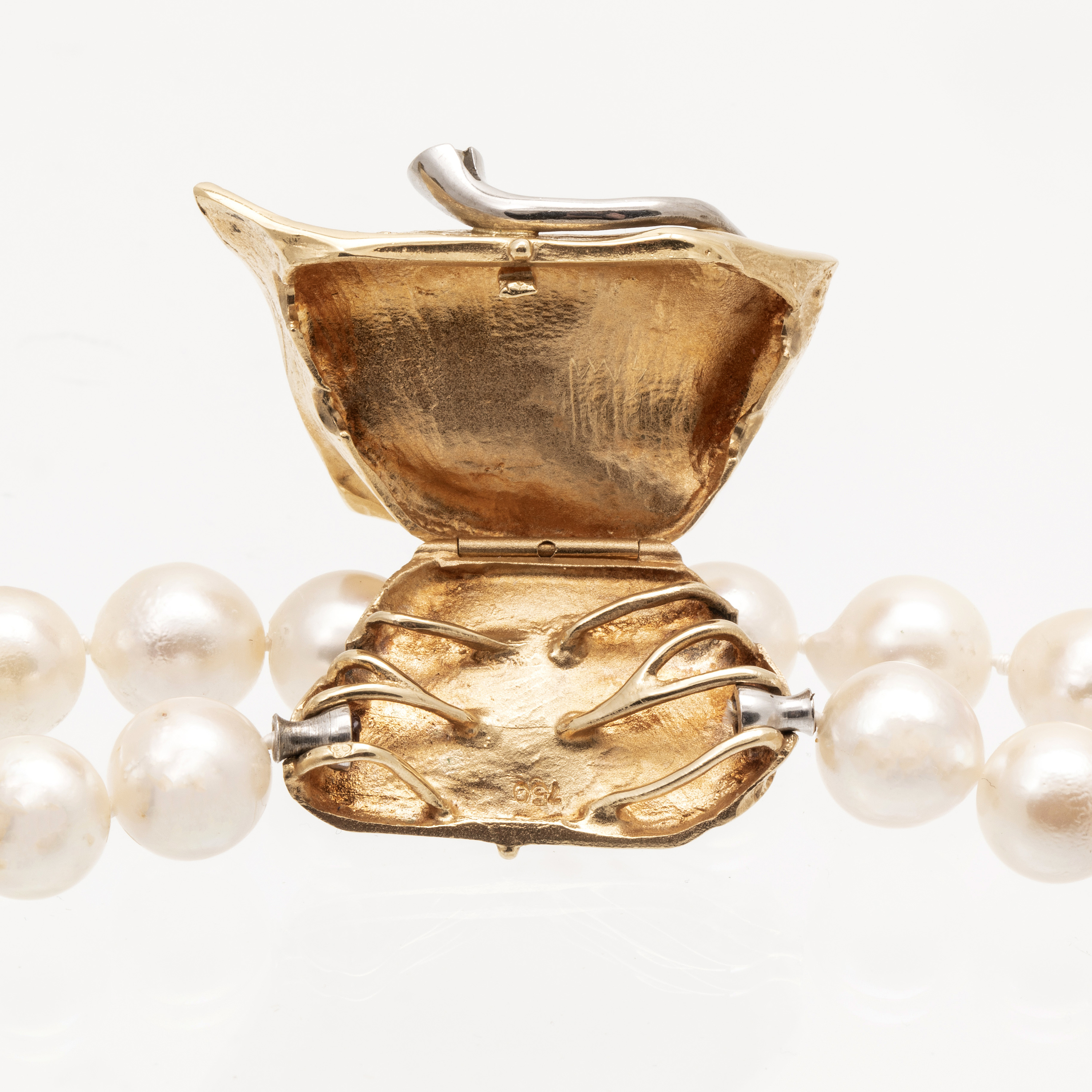 A necklace of cultured pearls, lock in 18K white and red gold set with ...