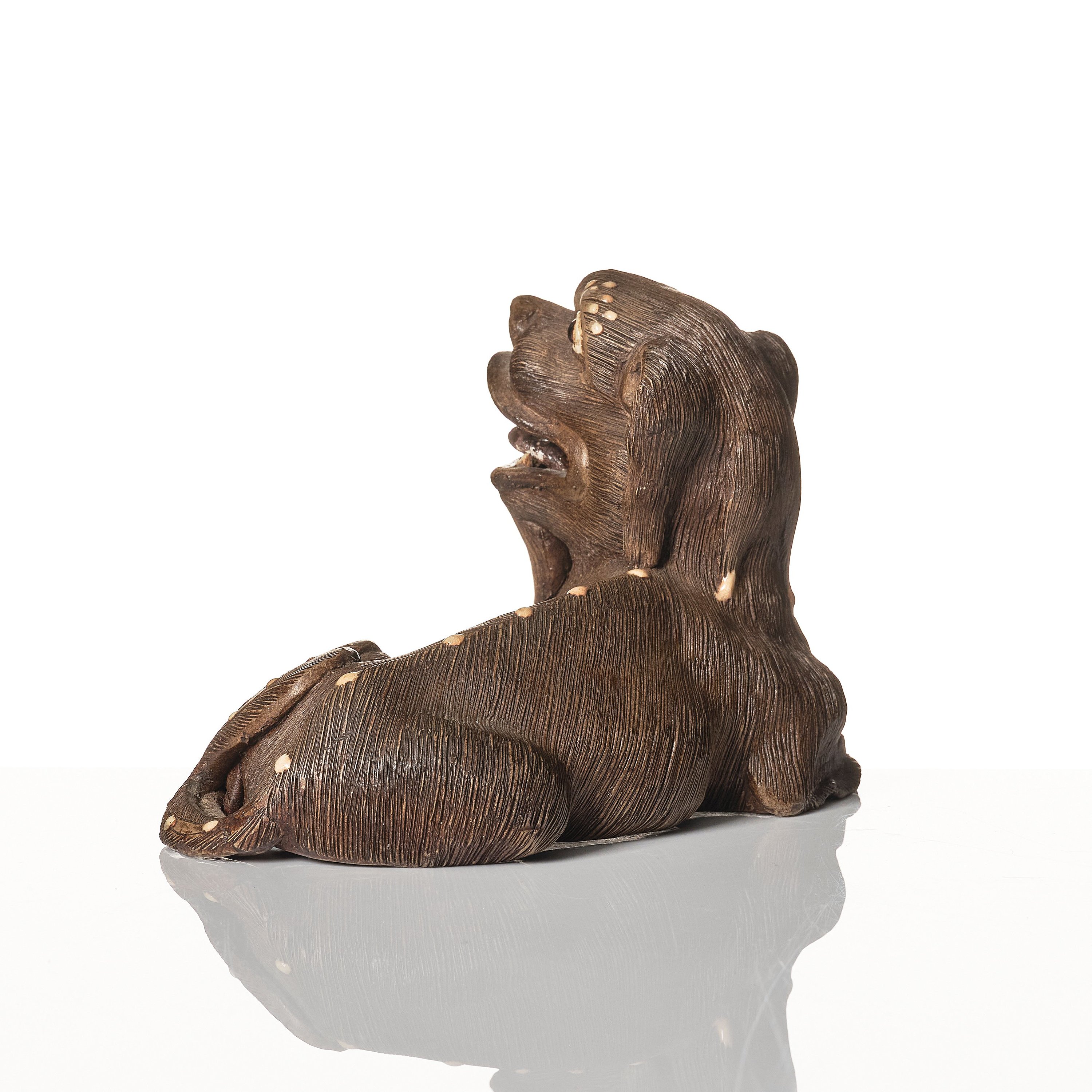 A pair of clay figure of buddhist lions, Qing dynasty, signed. - Bukowskis