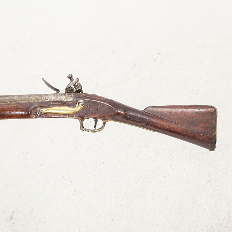 A British Tower and I Salter flintlock musket and bayonet, first half ...