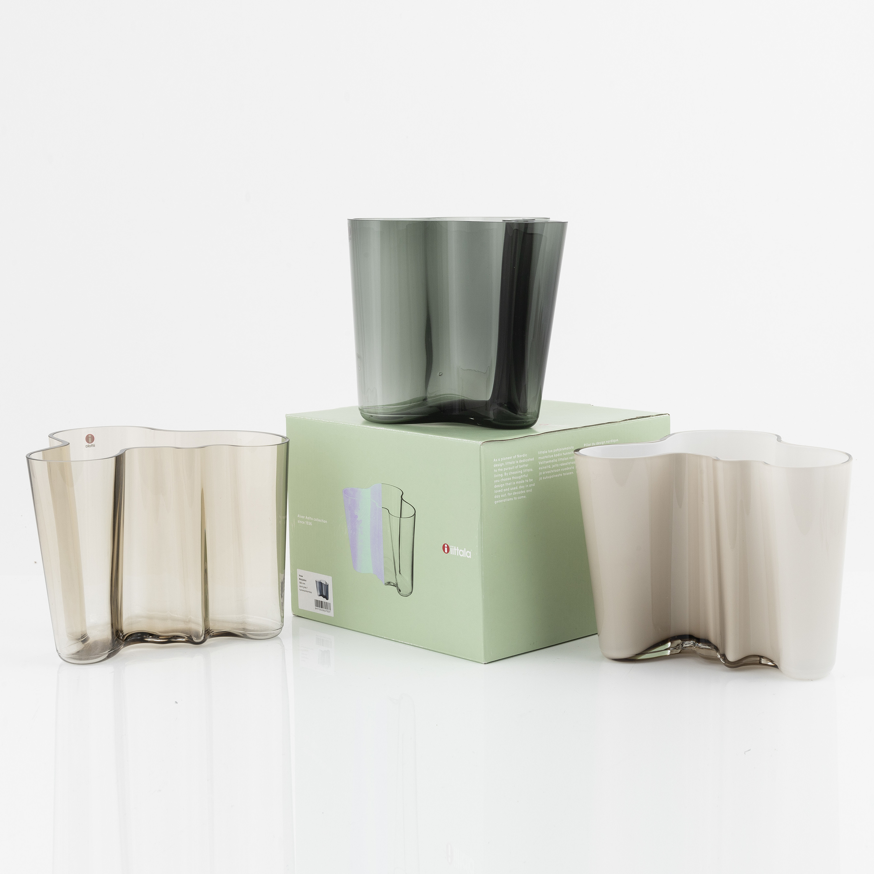 Alvar Aalto, three glass vases, 'Savoy', Iittala, Finland. - Bukowskis
