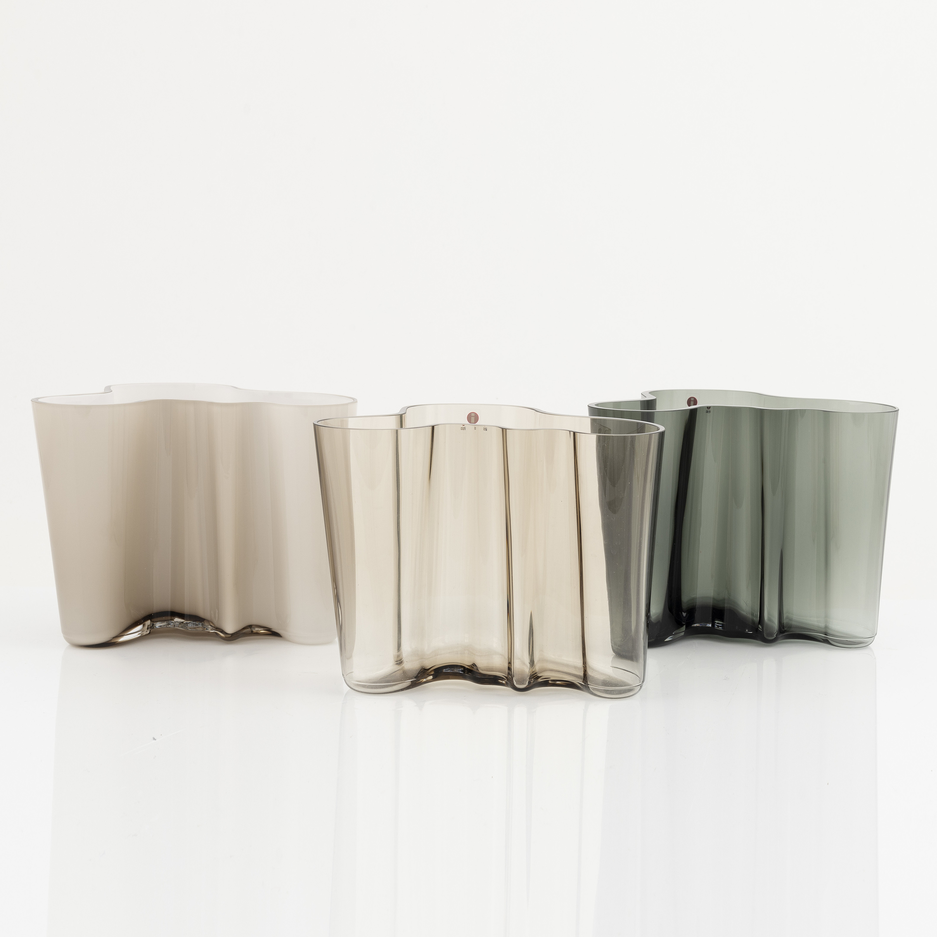 Alvar Aalto, three glass vases, 'Savoy', Iittala, Finland. - Bukowskis