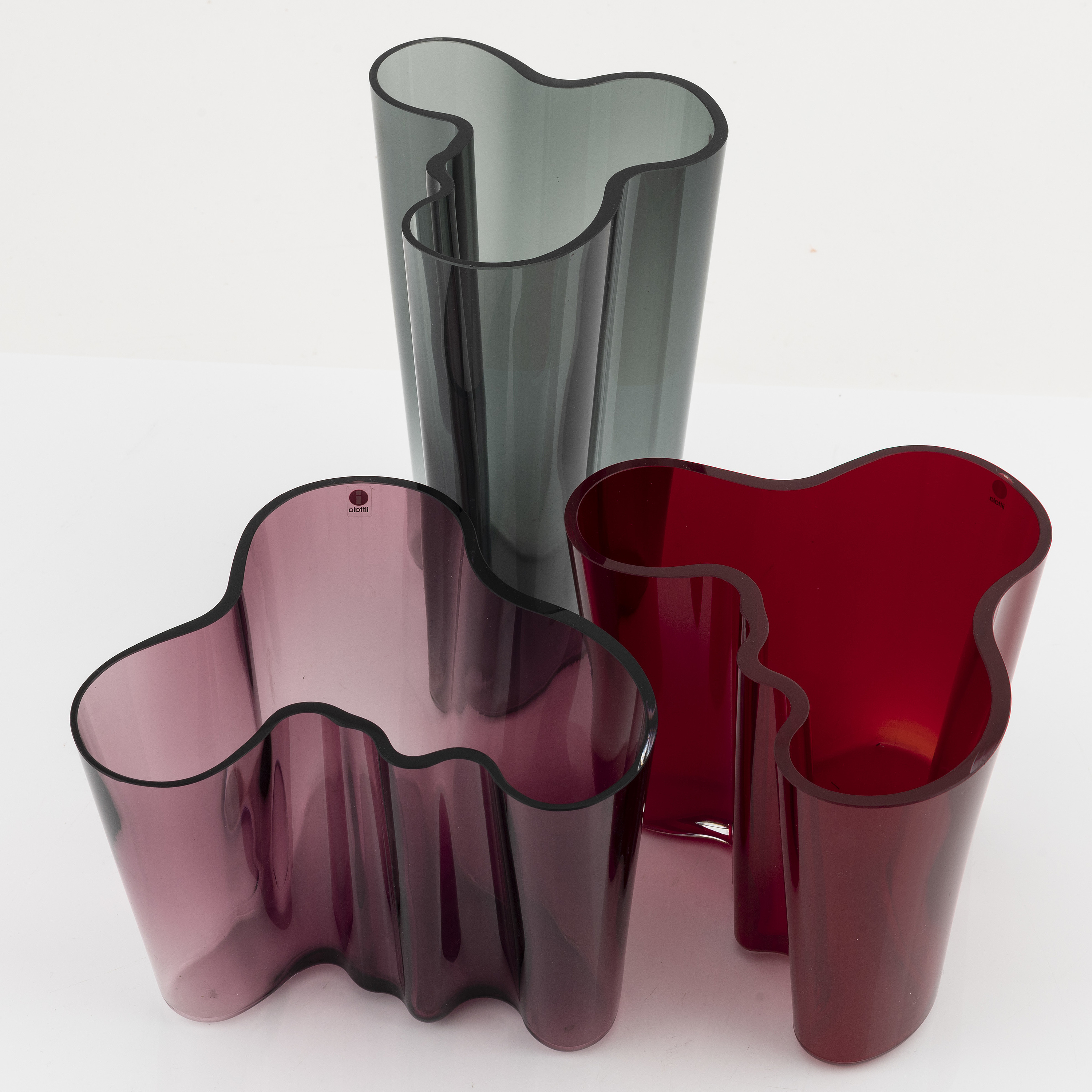 Alvar Aalto, three glass vases, 'Savoy', Iittala, Finland. - Bukowskis