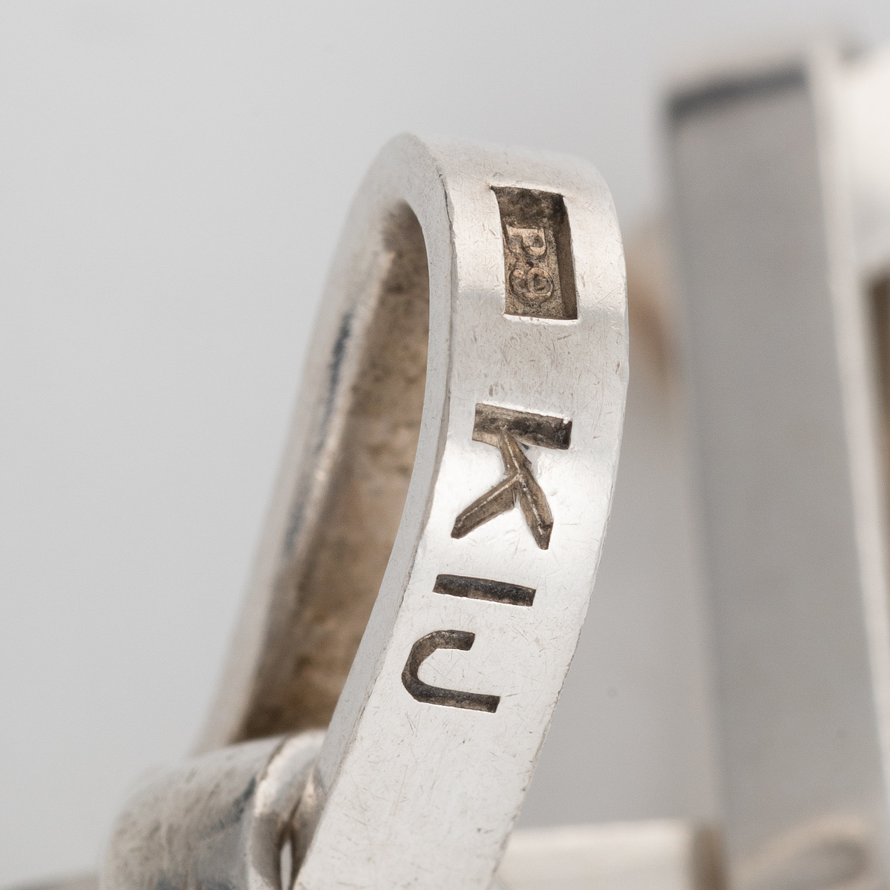 Karl-Ingemar Johansson, silver necklace. - Bukowskis