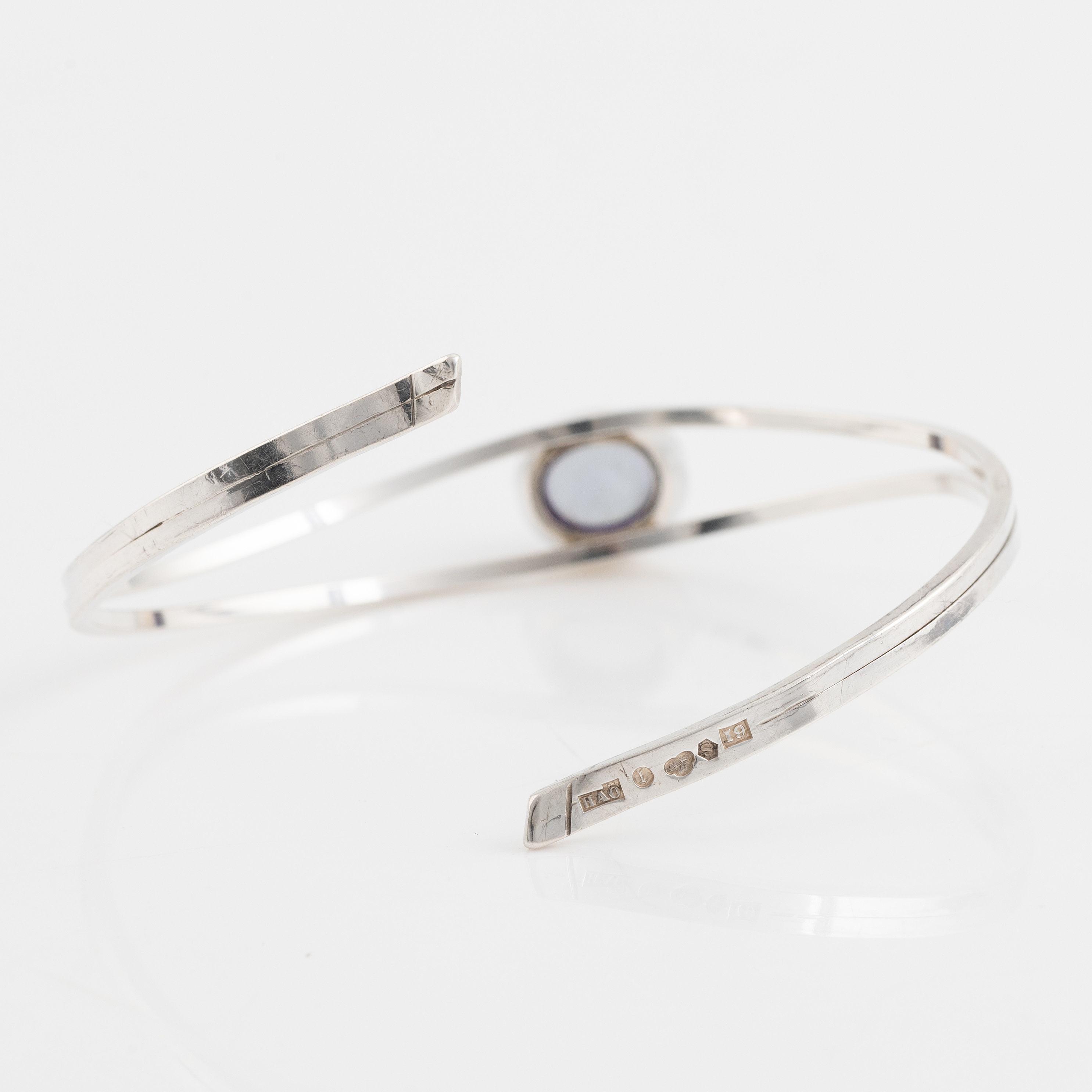 Martin Öhman, silver bangle. - Bukowskis