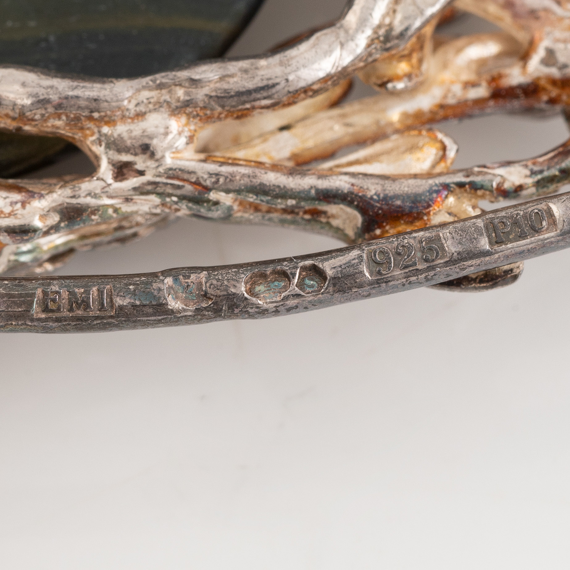 Etsuko Minowa,, silver and "hawk's eye" brooch. - Bukowskis