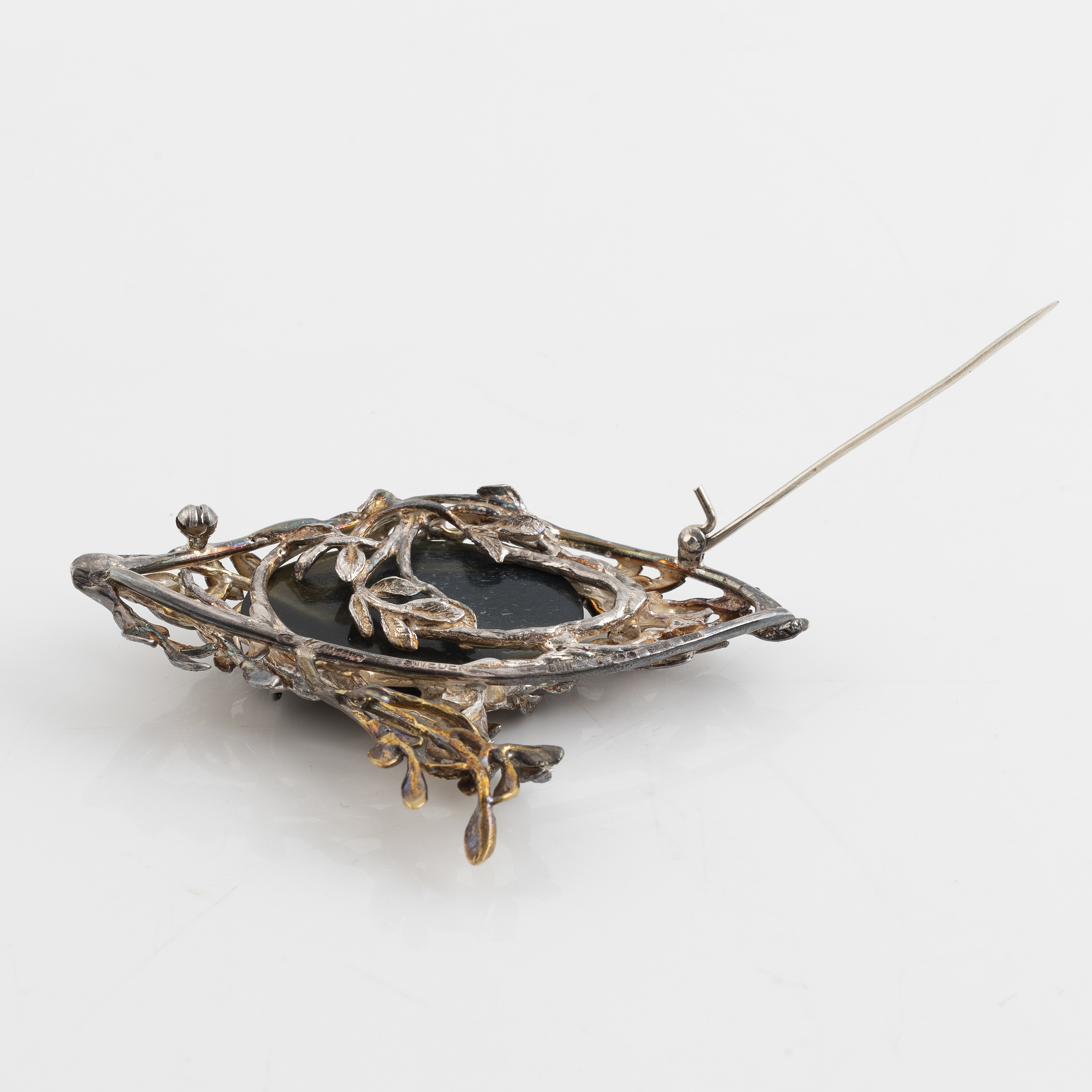 Etsuko Minowa,, silver and "hawk's eye" brooch. - Bukowskis