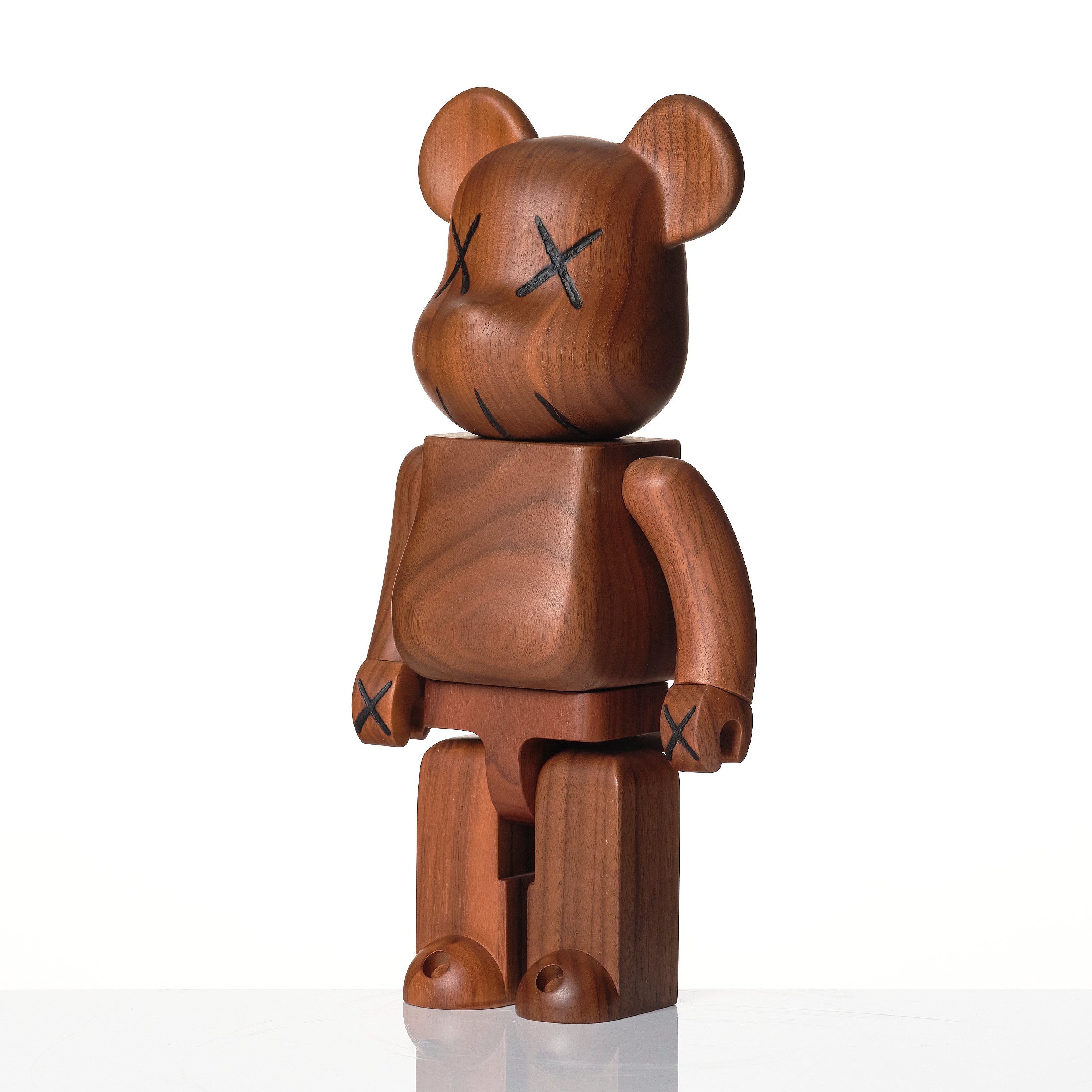 KAWS, 400% BE@RBRICK Wood BWWT. - Bukowskis