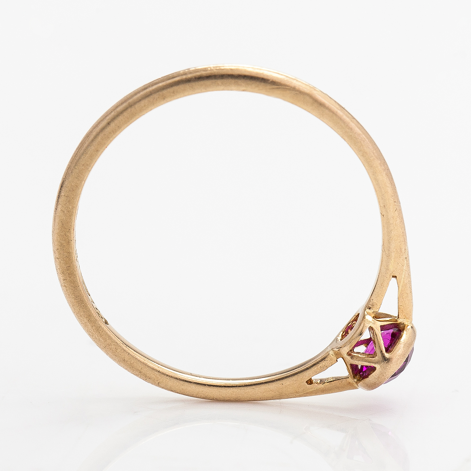 An 18K gold ring with a probably real ruby. Tillander, Helsinki 1929 ...