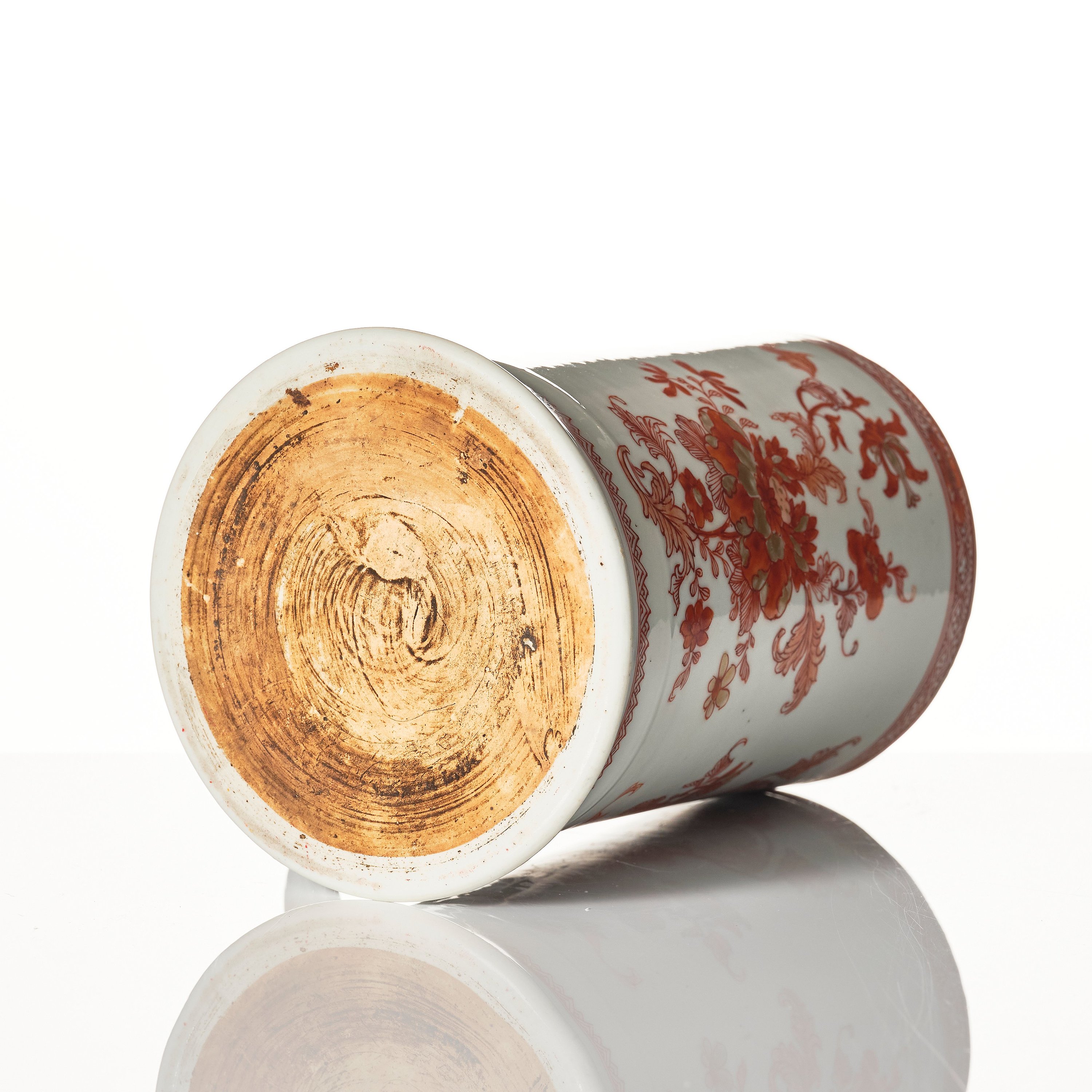 An iron red tankard, Qing dynasty, Kangxi (1662-1722). - Bukowskis