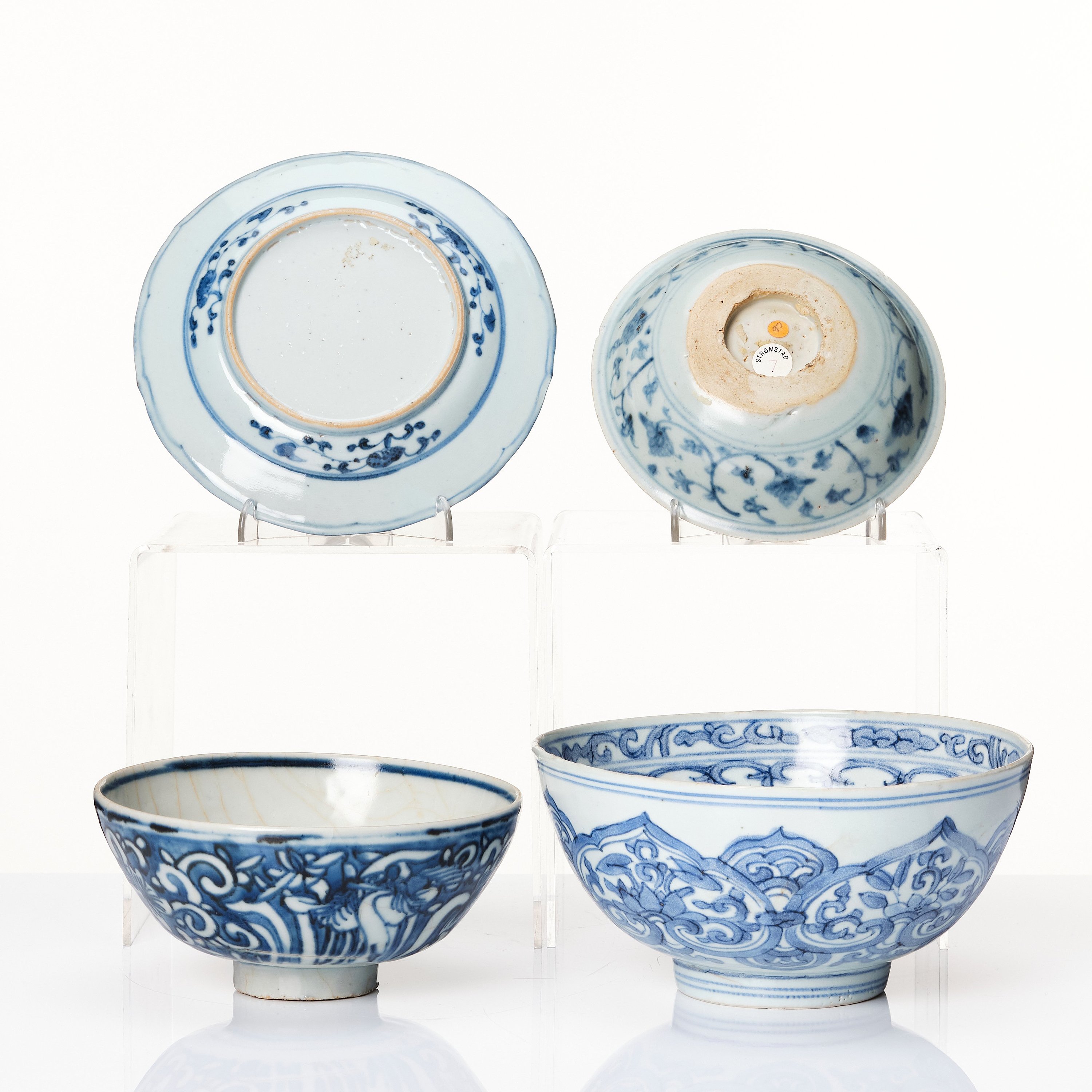 A set with two blue and white bowls and two dishes, Ming dynasty (1368 ...
