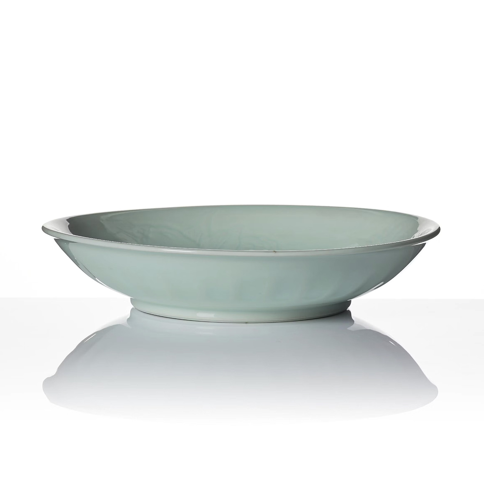 A Chinese celadon dish, first half of the 20th Century. - Bukowskis