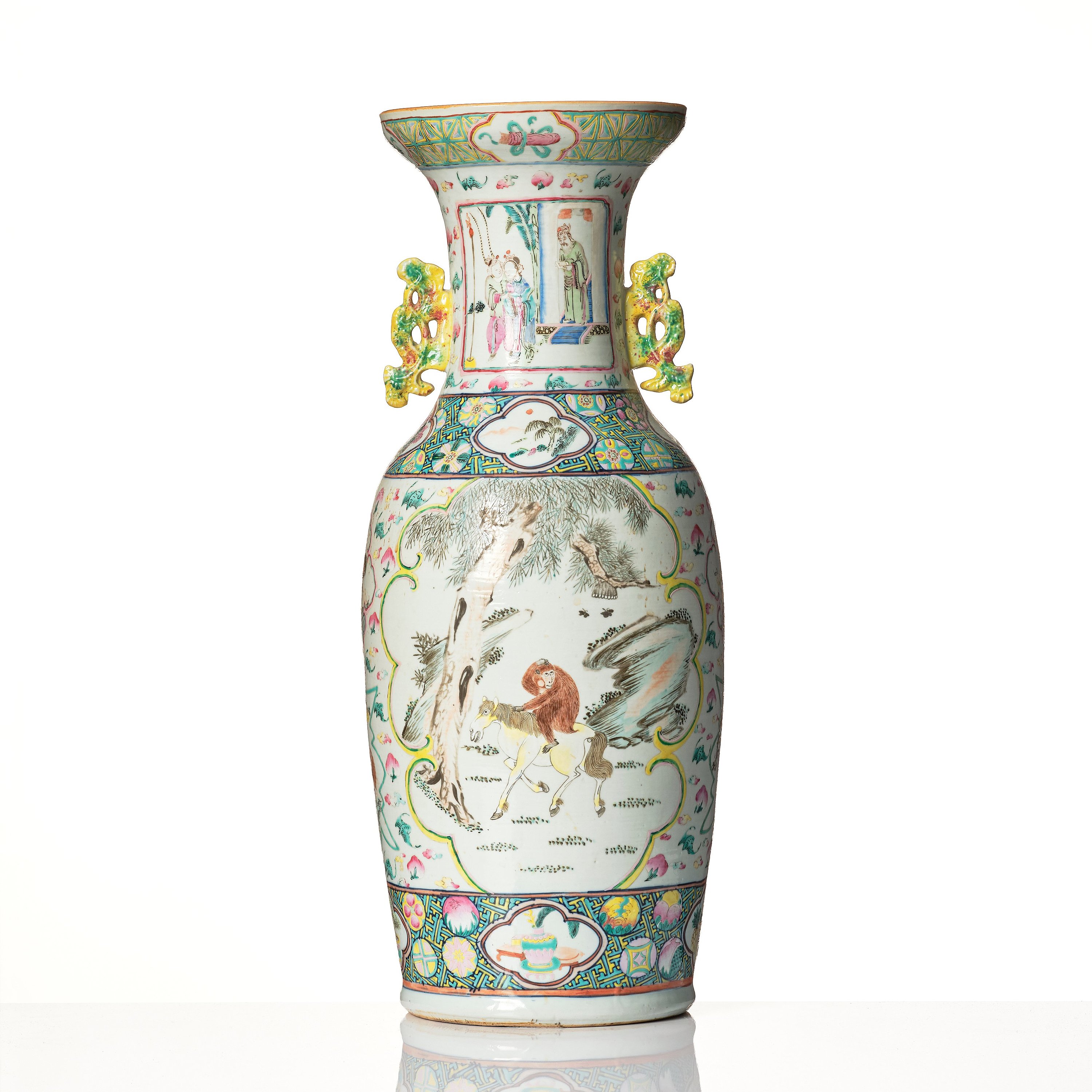 A large famille rose vase, late Qing dynasty/early 20th Century ...