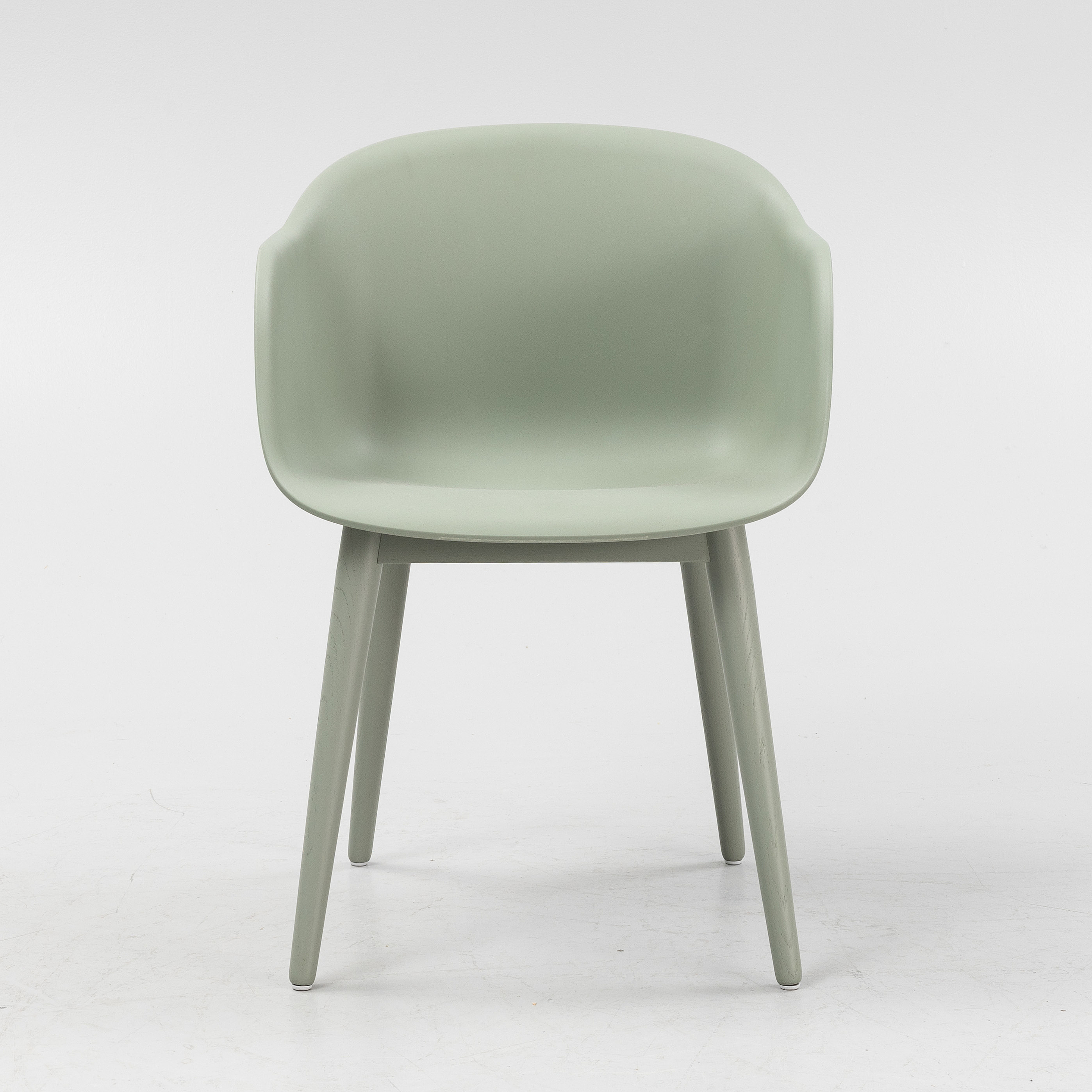 Iskos-Berlin, karmstol, "Fiber", Muuto. - Bukowskis