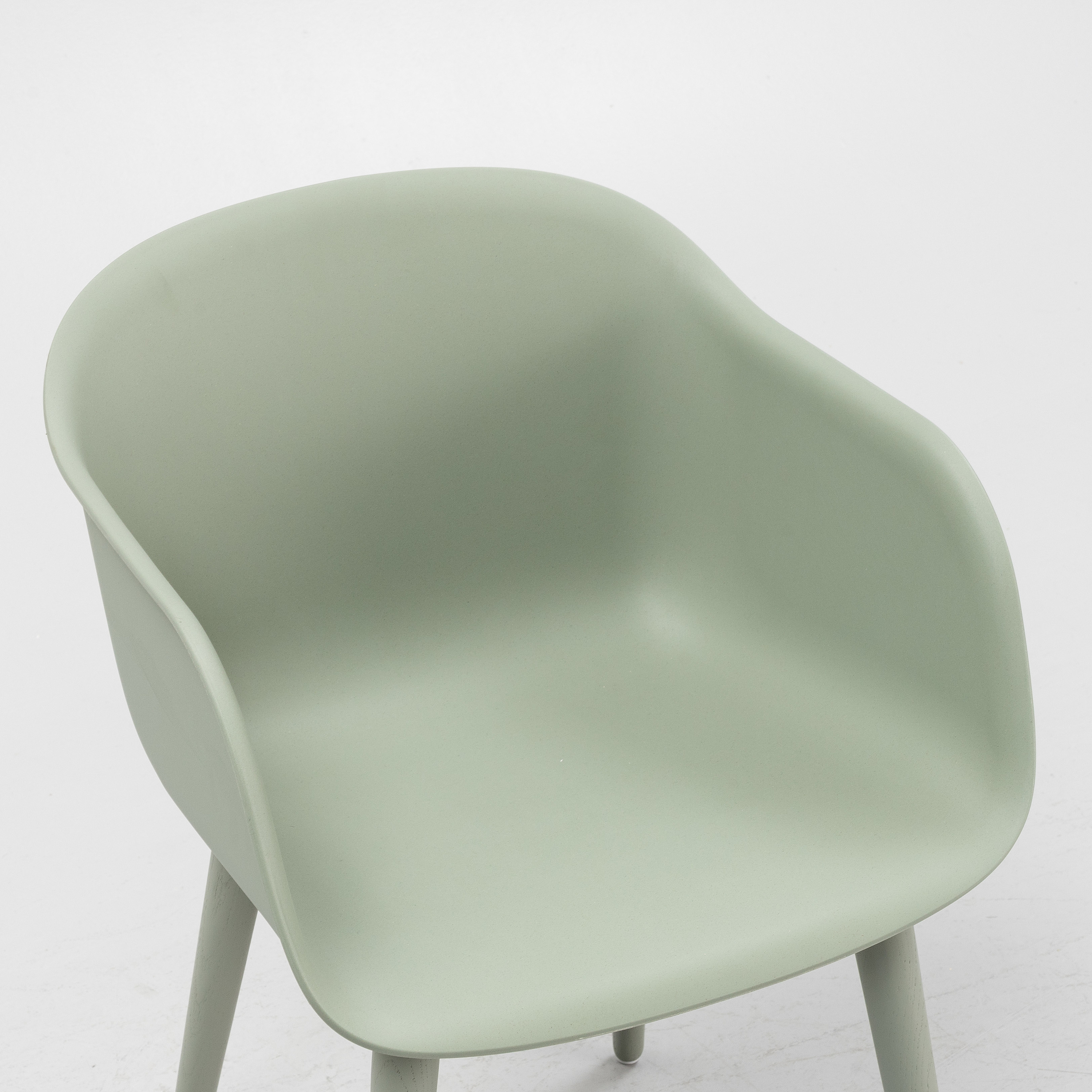 Iskos-Berlin, karmstol, "Fiber", Muuto. - Bukowskis