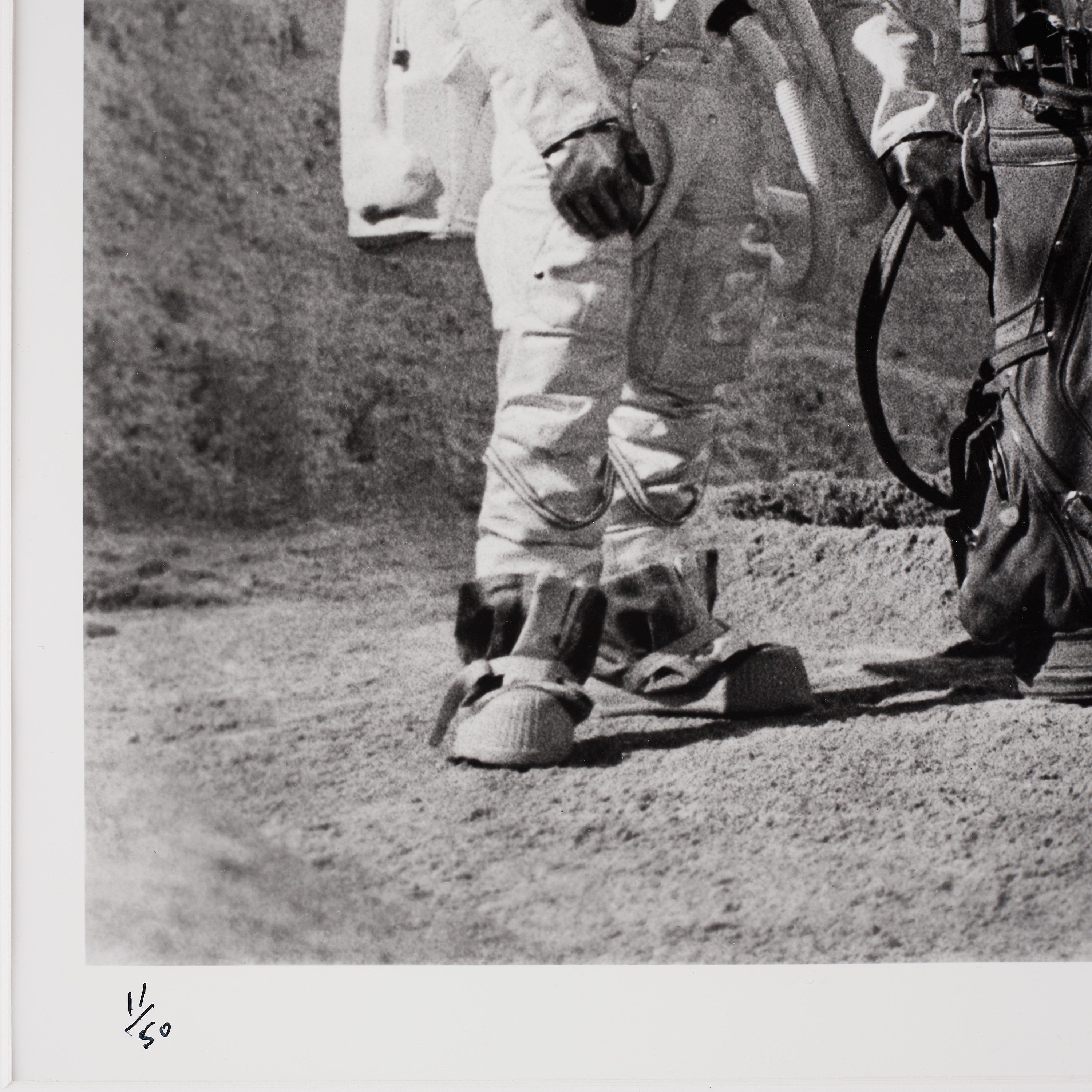 Terry O'Neill, "Sean Connery, Bond On The Moon", 1971. - Bukowskis