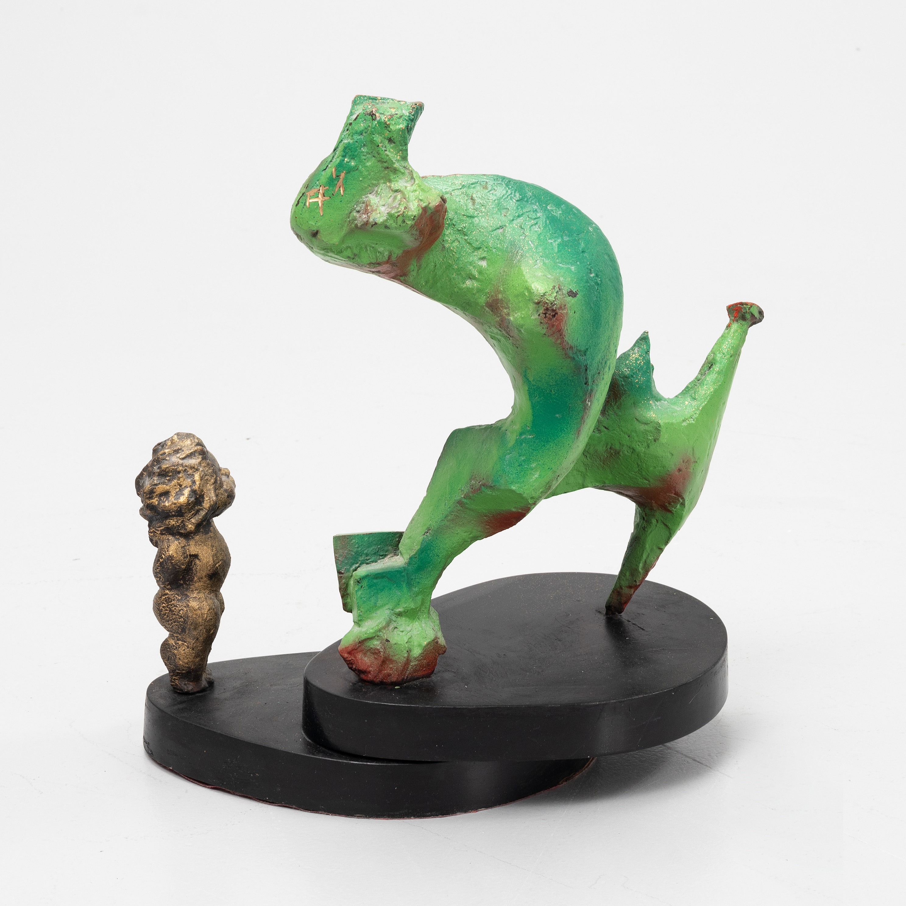 Tomas Almberg, skulptur. Bemålad brons, total höjd 38 cm, total längd ...