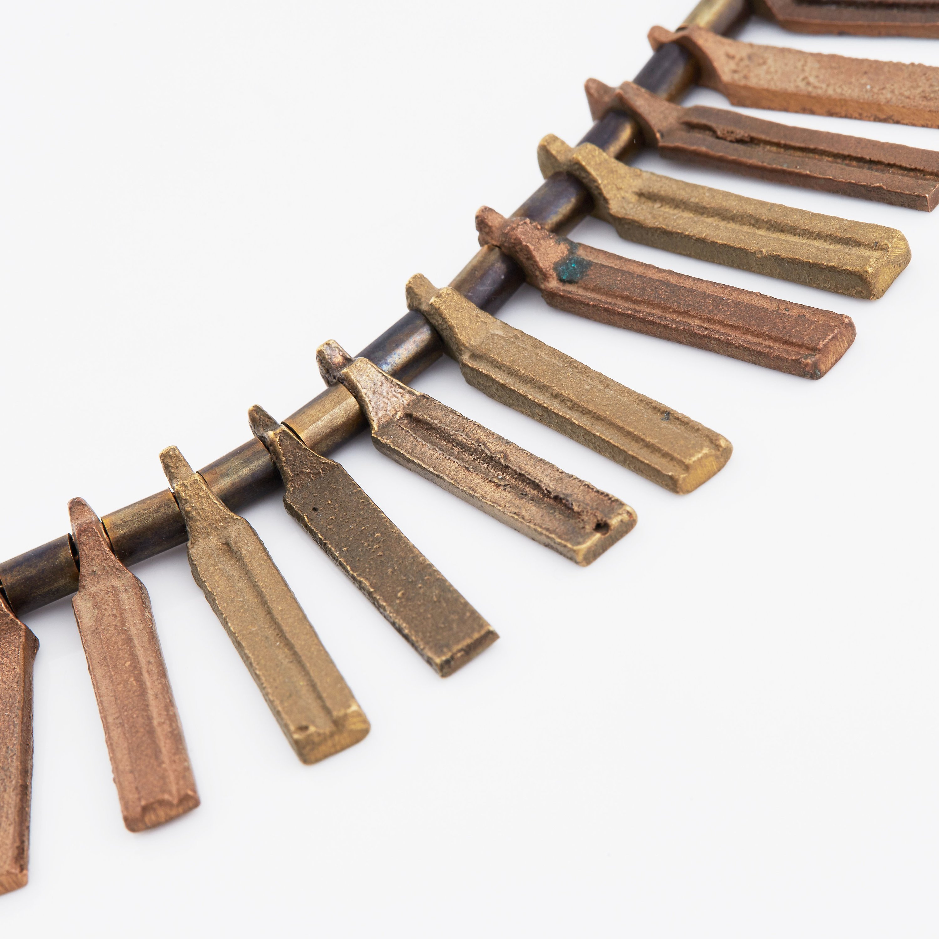 Inga-Britt "Ibe" Dahlquist, a bronze necklace "Nefertiti". - Bukowskis