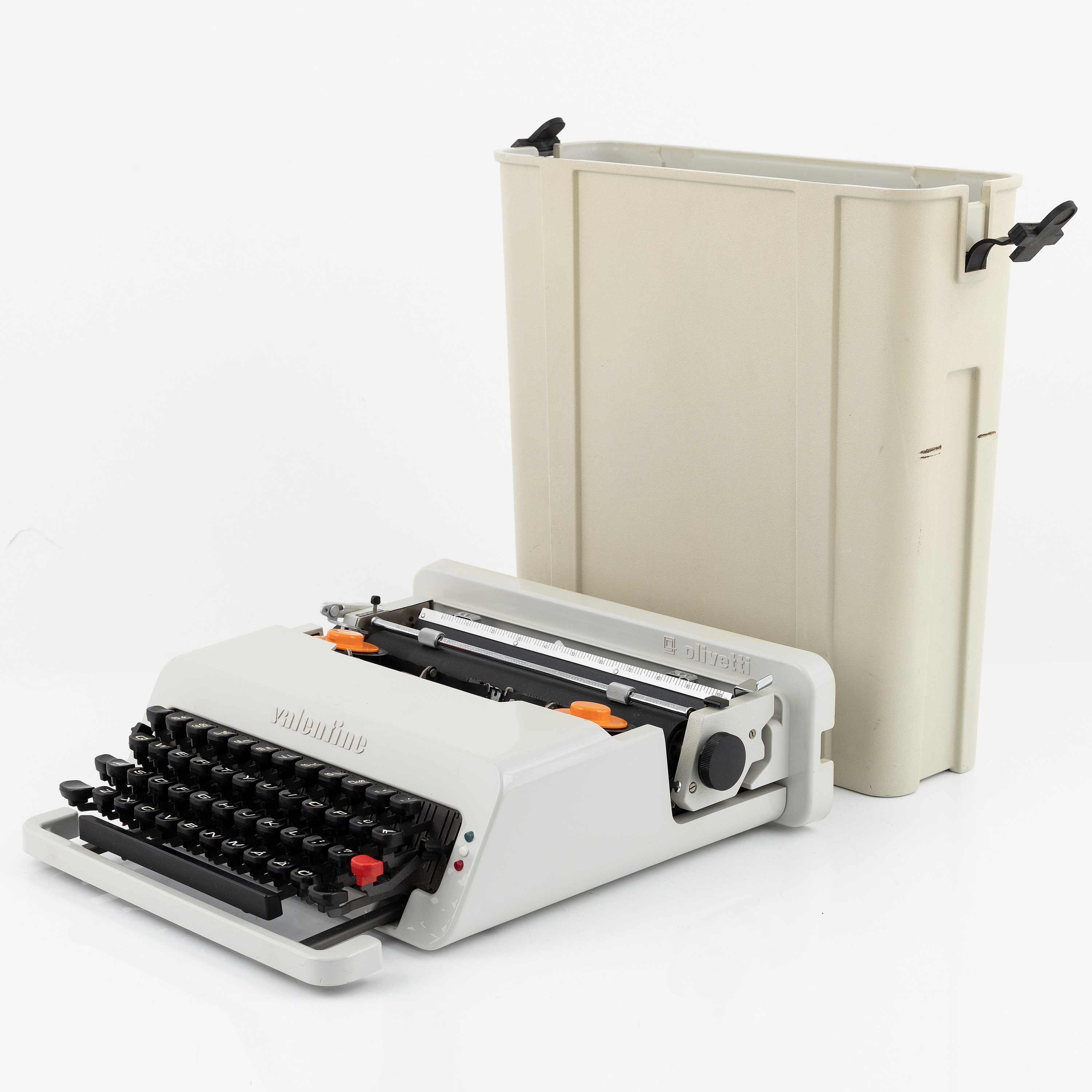 Ettore Sottsass, three 'Valentine' typwriters, Olivetti, Italy. - Bukowskis