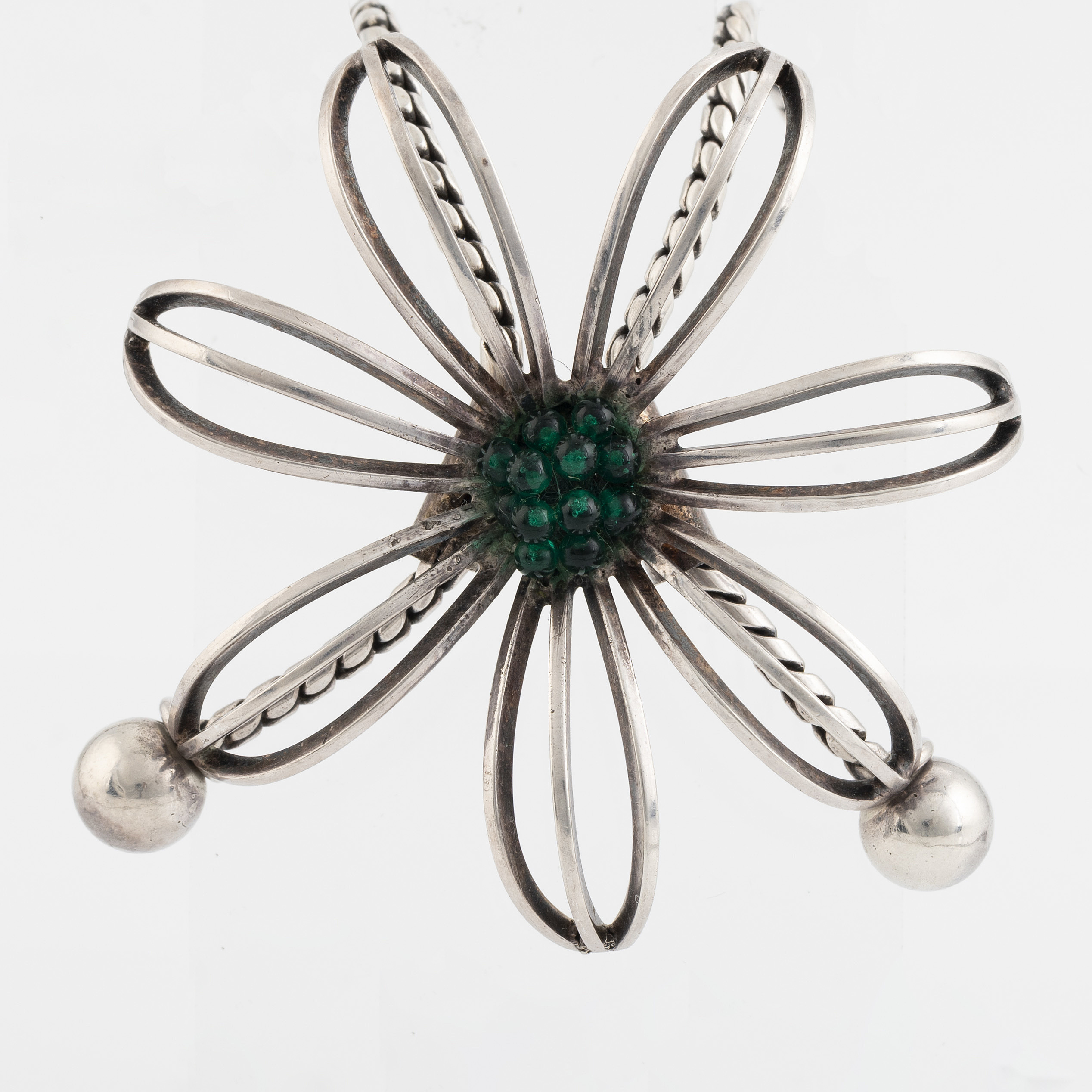 Silver flower necklace. - Bukowskis