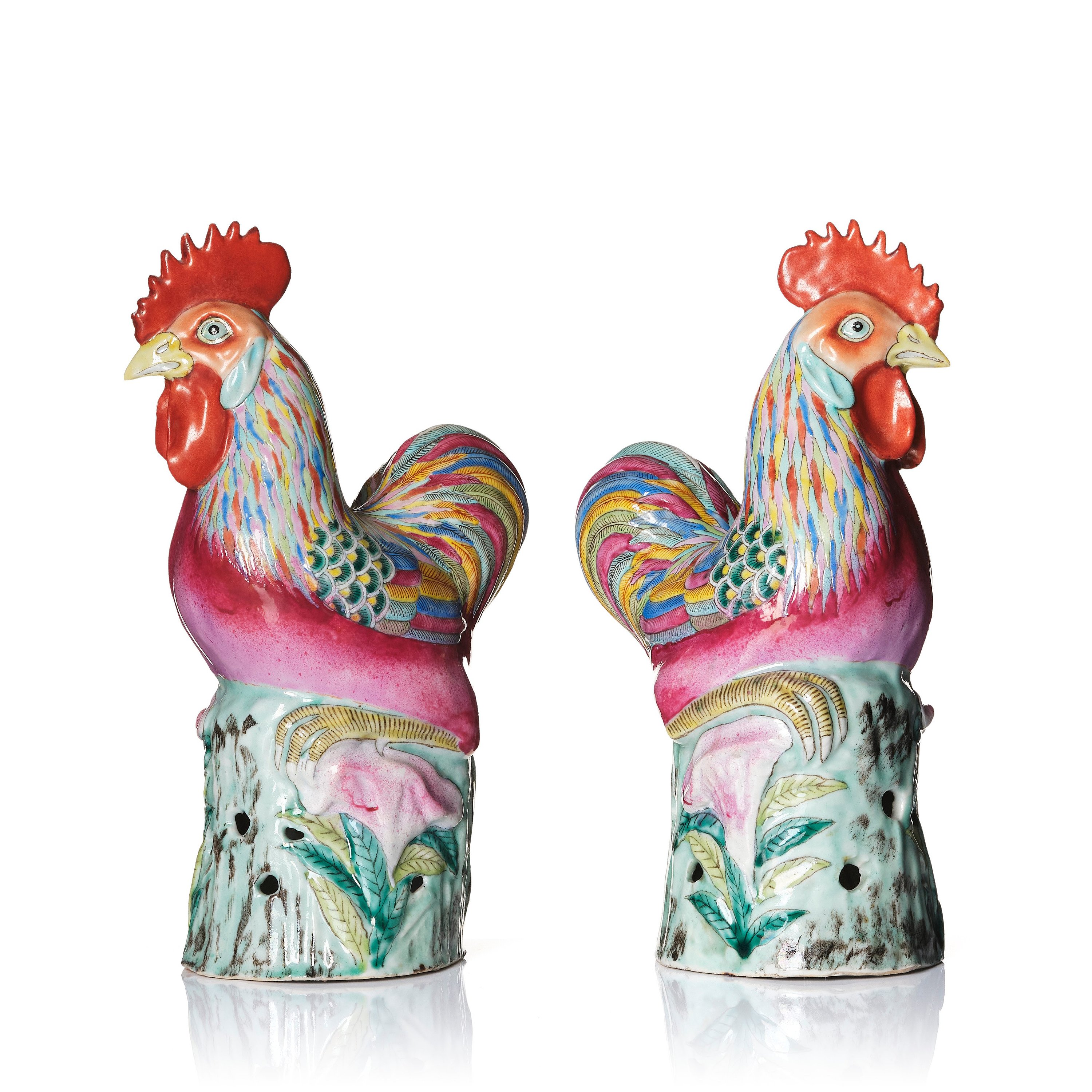 A pair of famille rose roosters, Qing dynasty (1644-1912). - Bukowskis