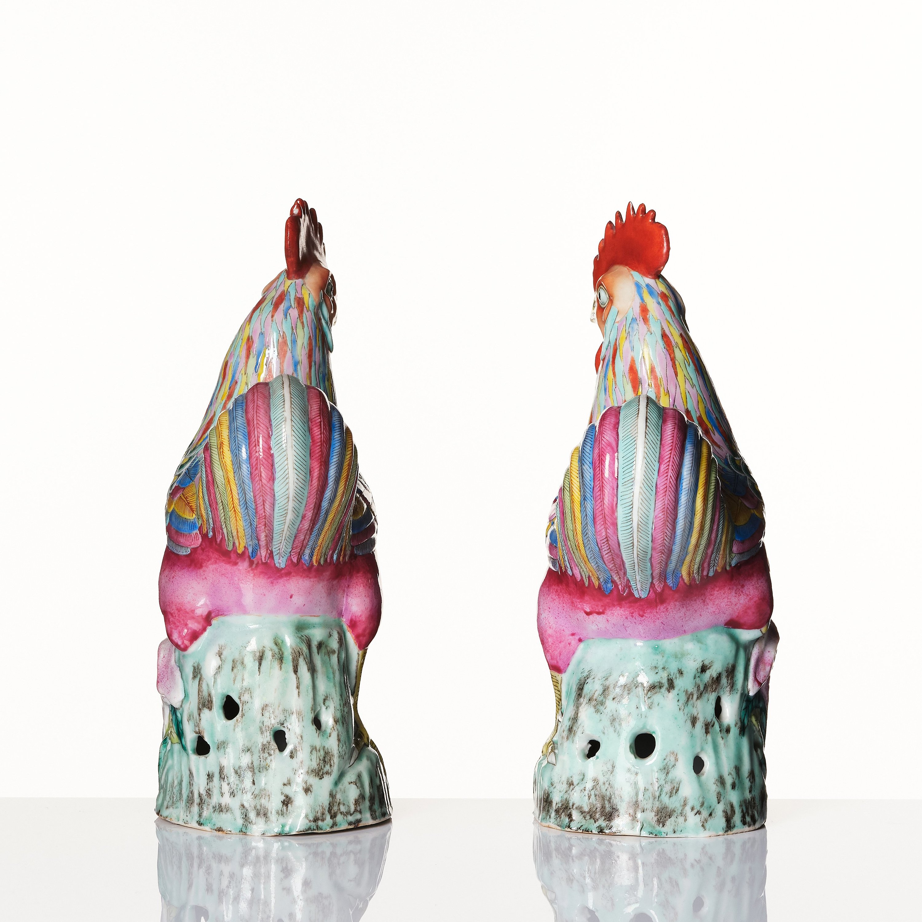 A pair of famille rose roosters, Qing dynasty (1644-1912). - Bukowskis