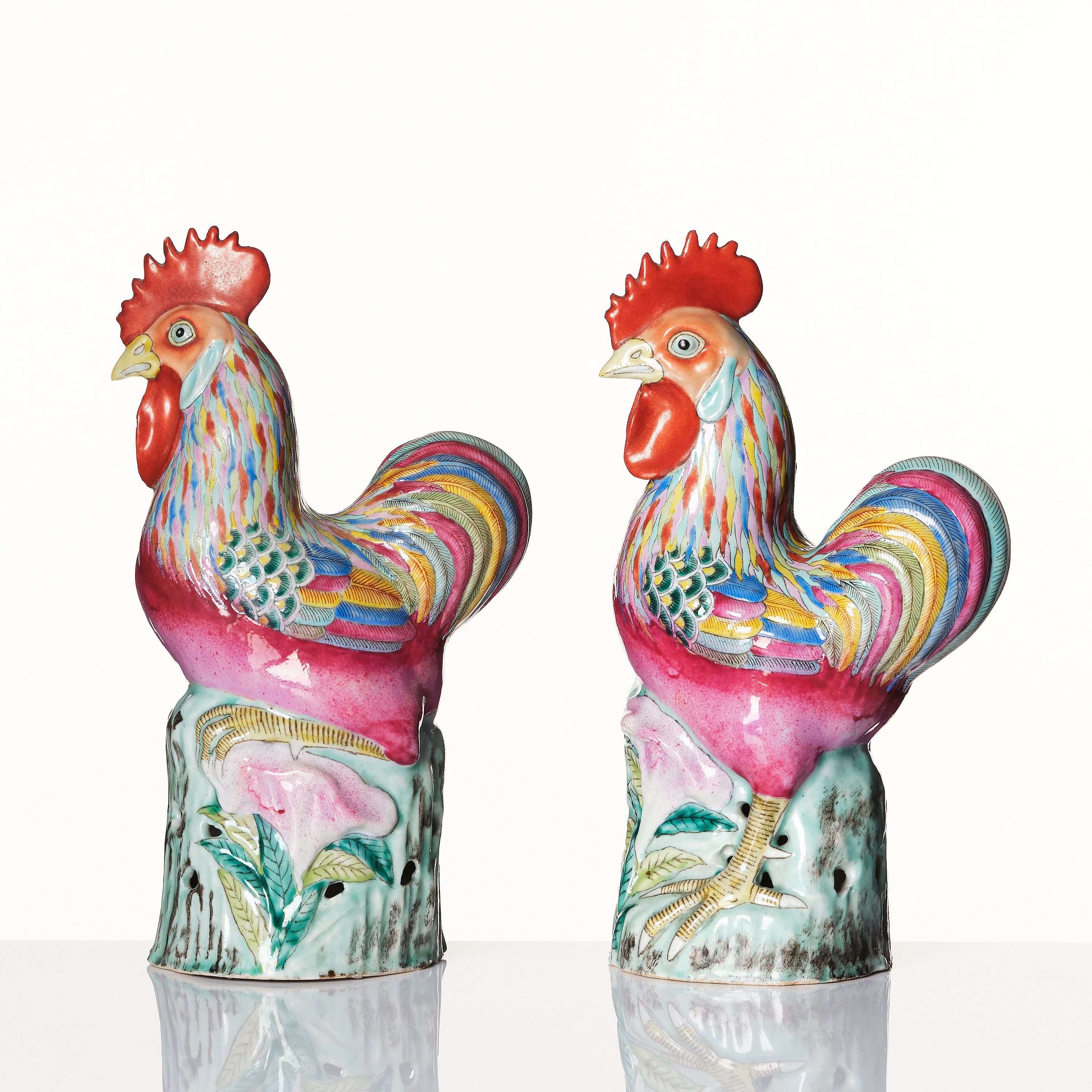 A pair of famille rose roosters, Qing dynasty (1644-1912). - Bukowskis