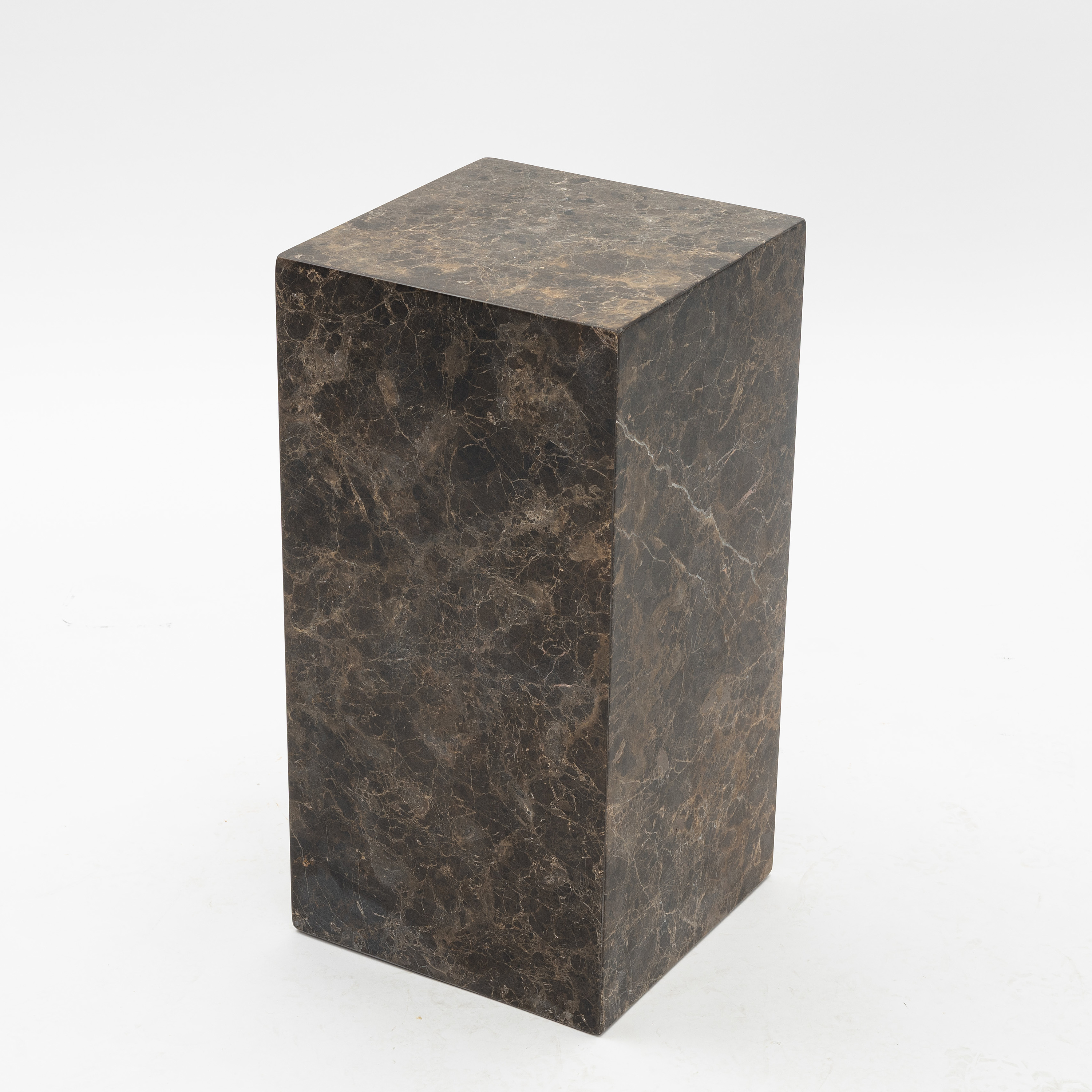 A contemporary pedestal. - Bukowskis