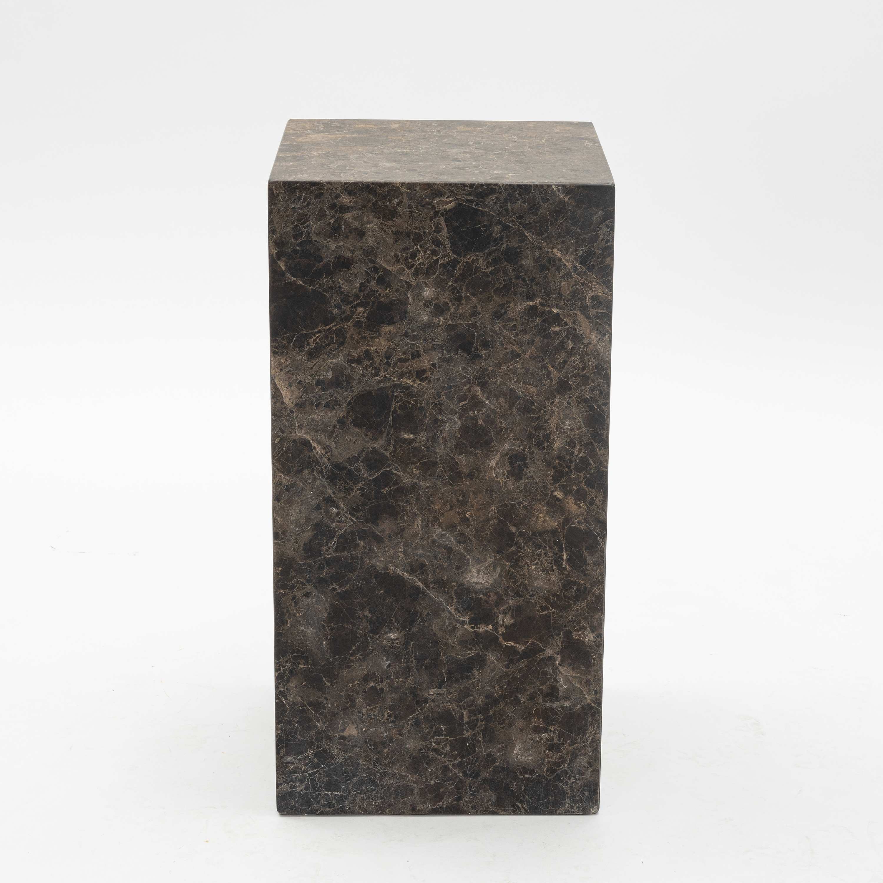 A contemporary pedestal. - Bukowskis