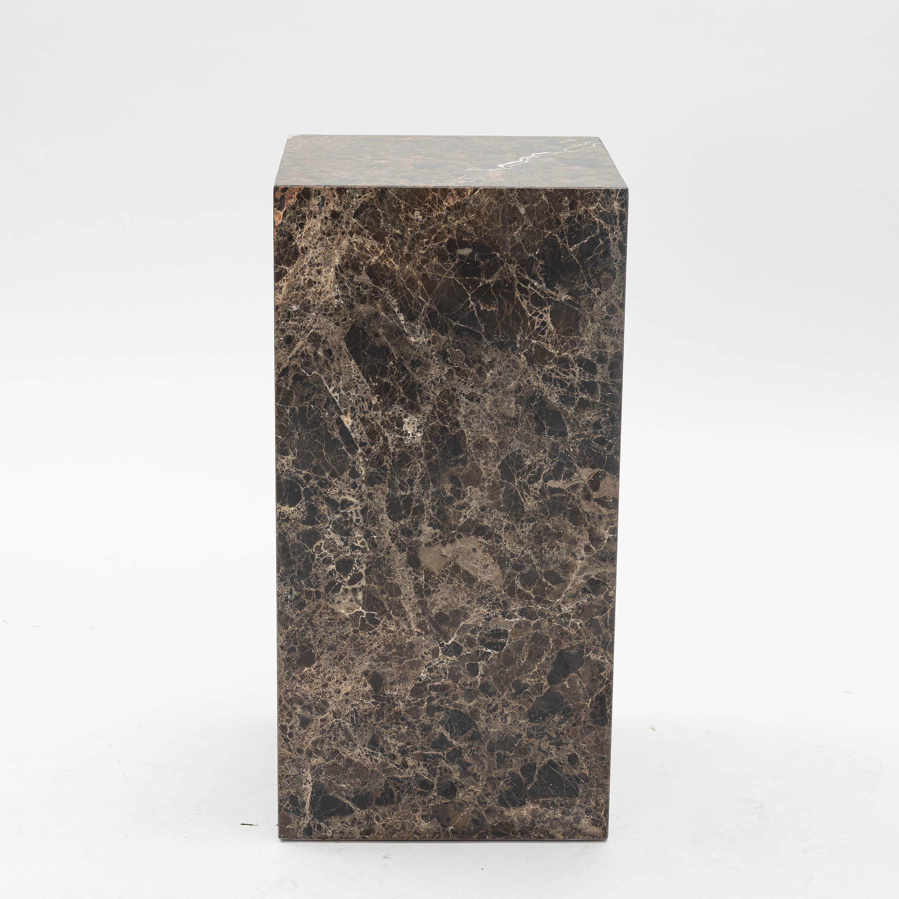 A contemporary pedestal. - Bukowskis