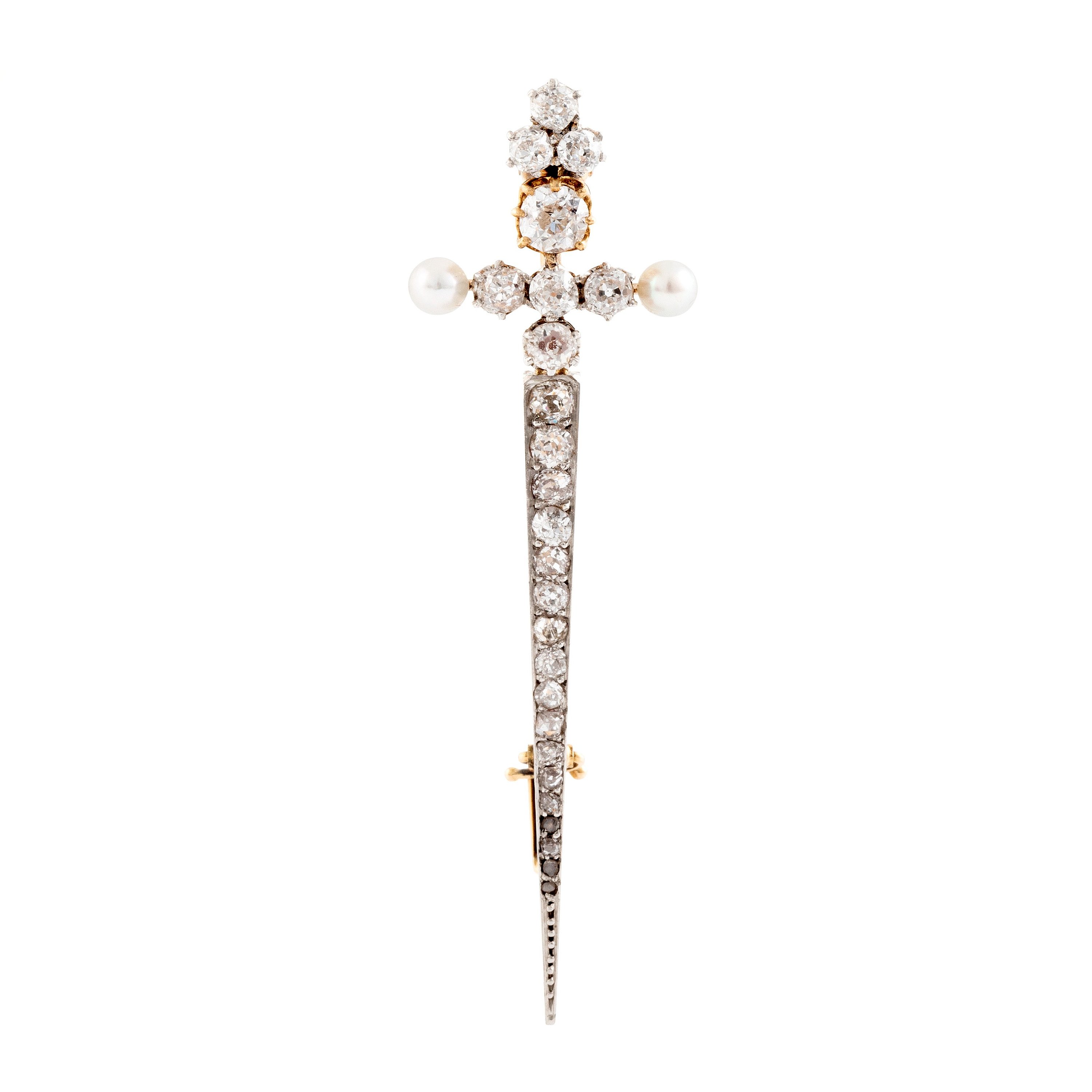 An 18K gold sword brooch set with old-cut diamonds and pearls. - Bukowskis