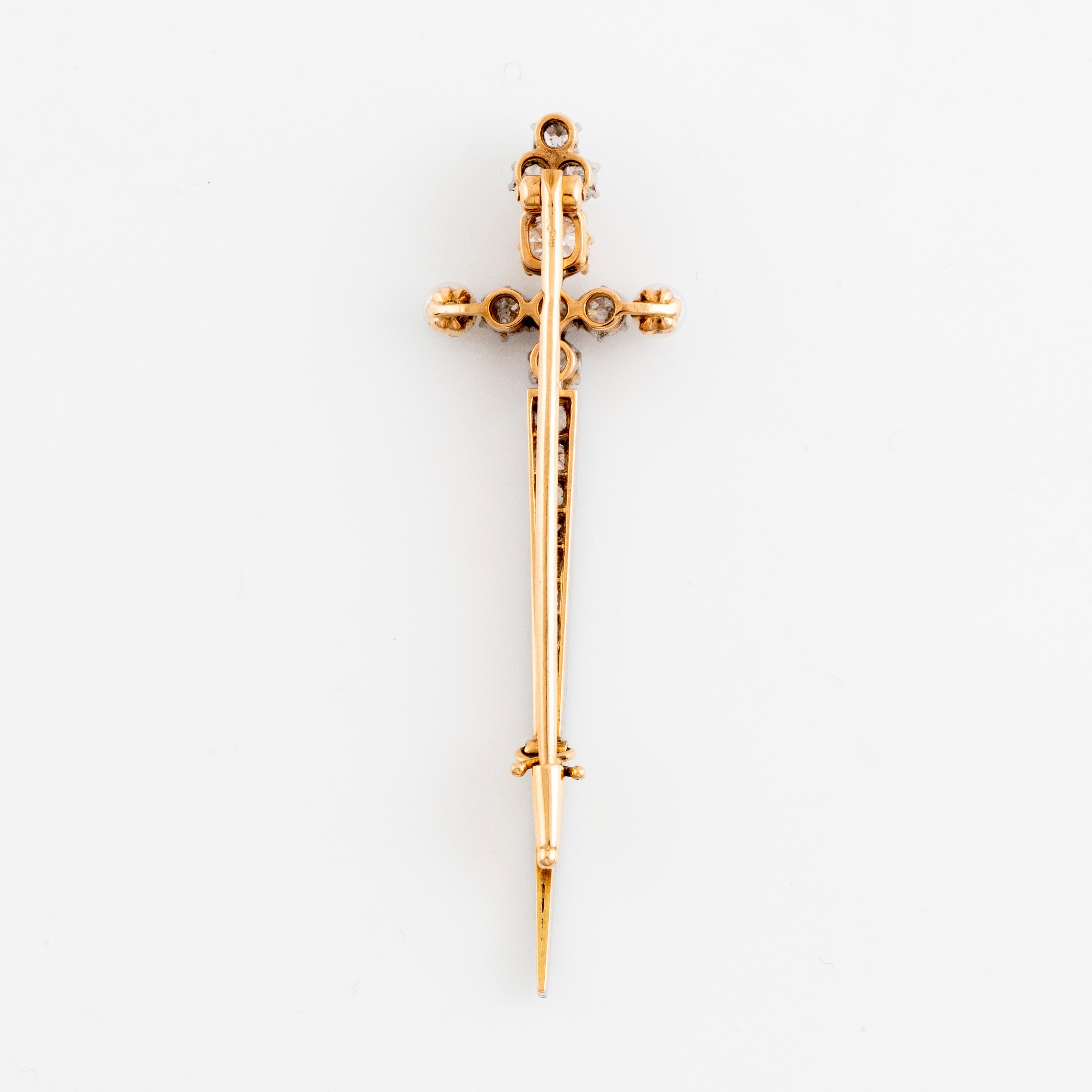 An 18K gold sword brooch set with old-cut diamonds and pearls. - Bukowskis