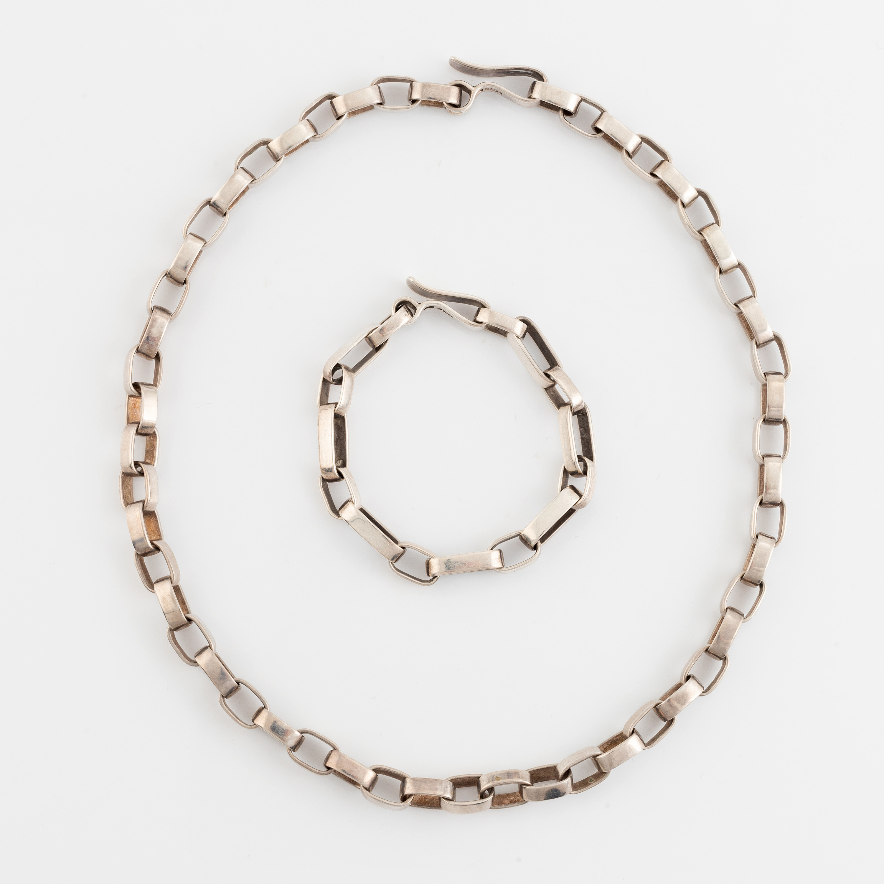 Sven-Erik Högberg, armband samt collier, silver. - Bukowskis