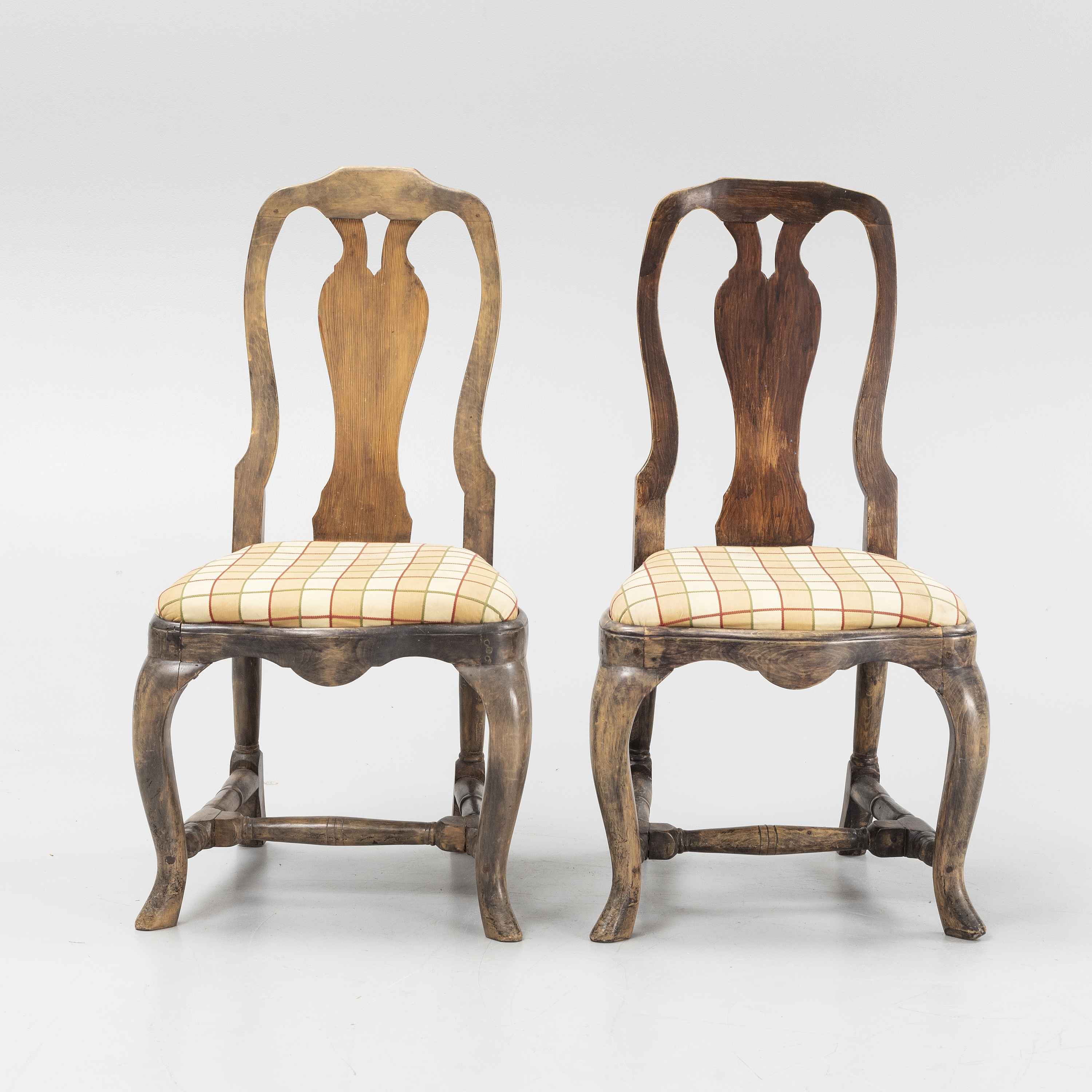 A matched pair of rococo chairs, mid 18th Century. - Bukowskis