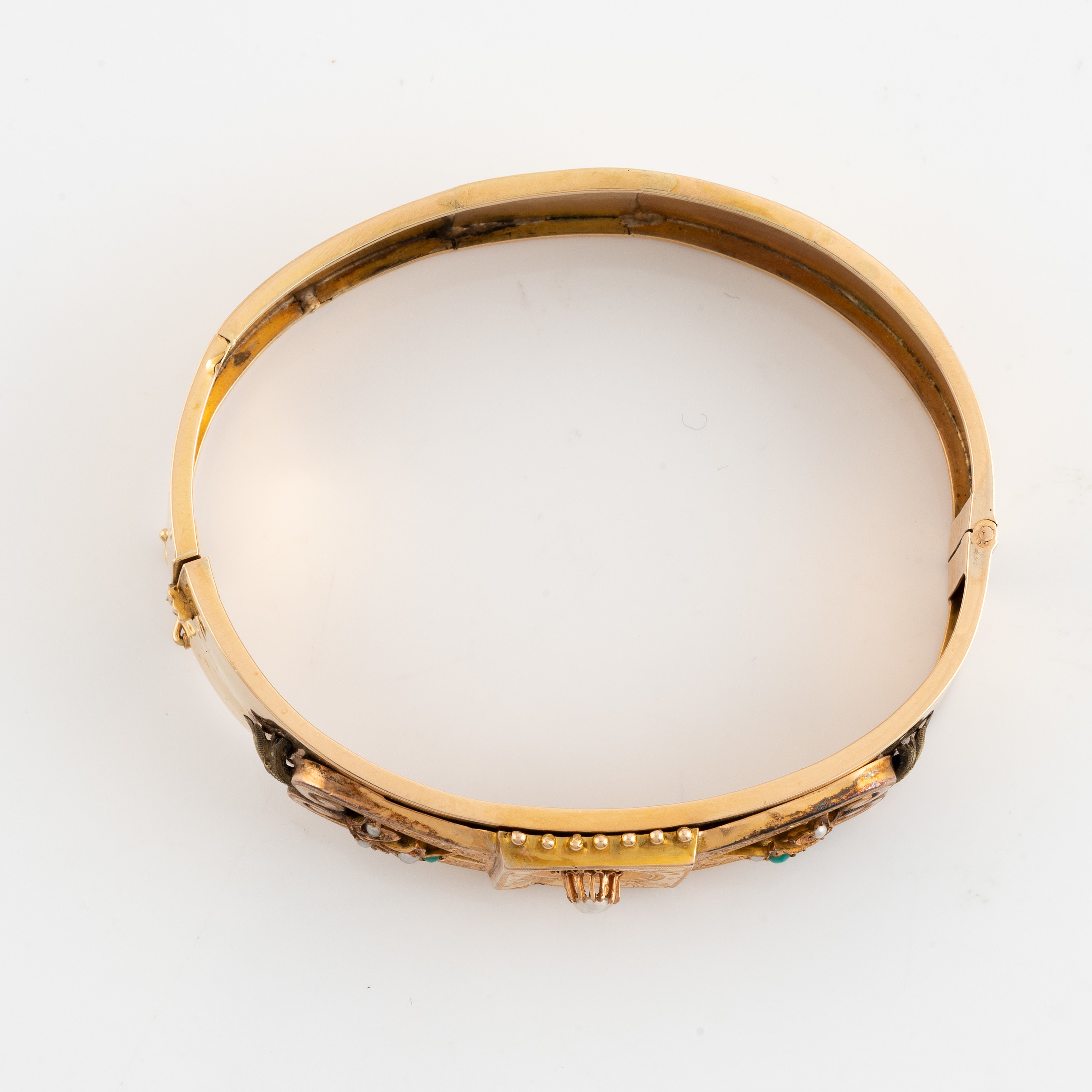 18K gold, seed pearl and turquoise bangle. - Bukowskis