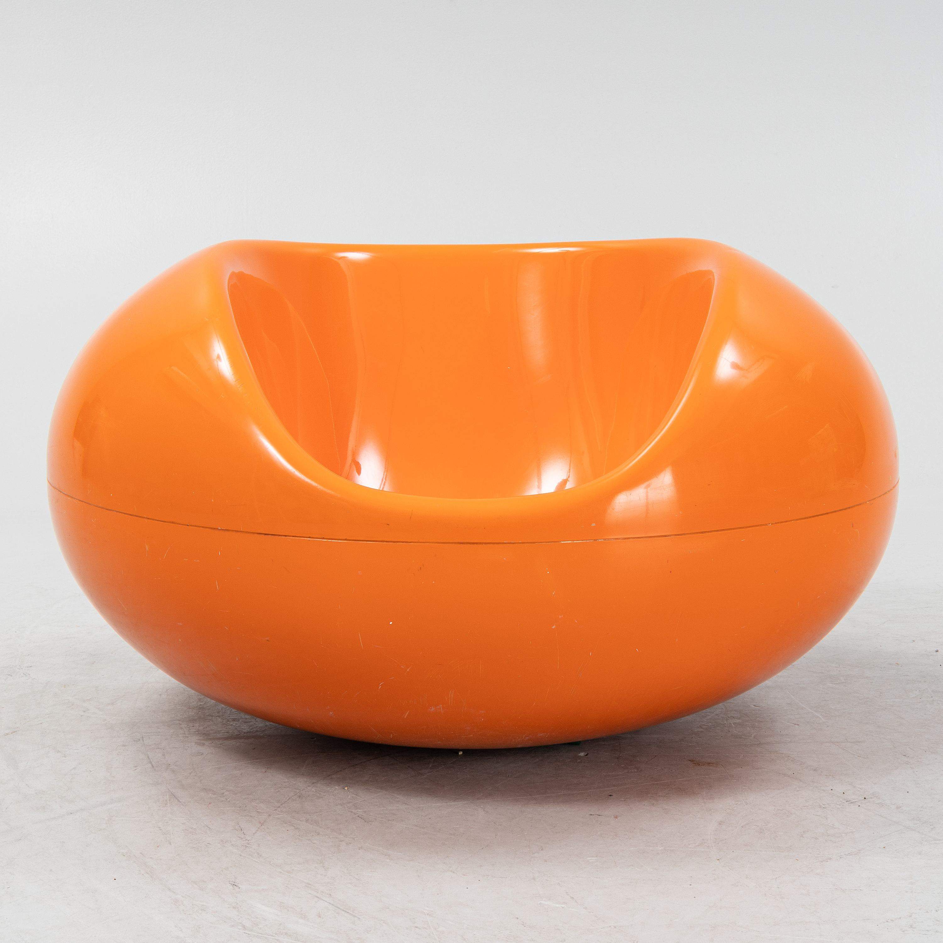 Eero Aarnio, a 'Pastill' lounge chair, Adelta, 1960's/70's. - Bukowskis