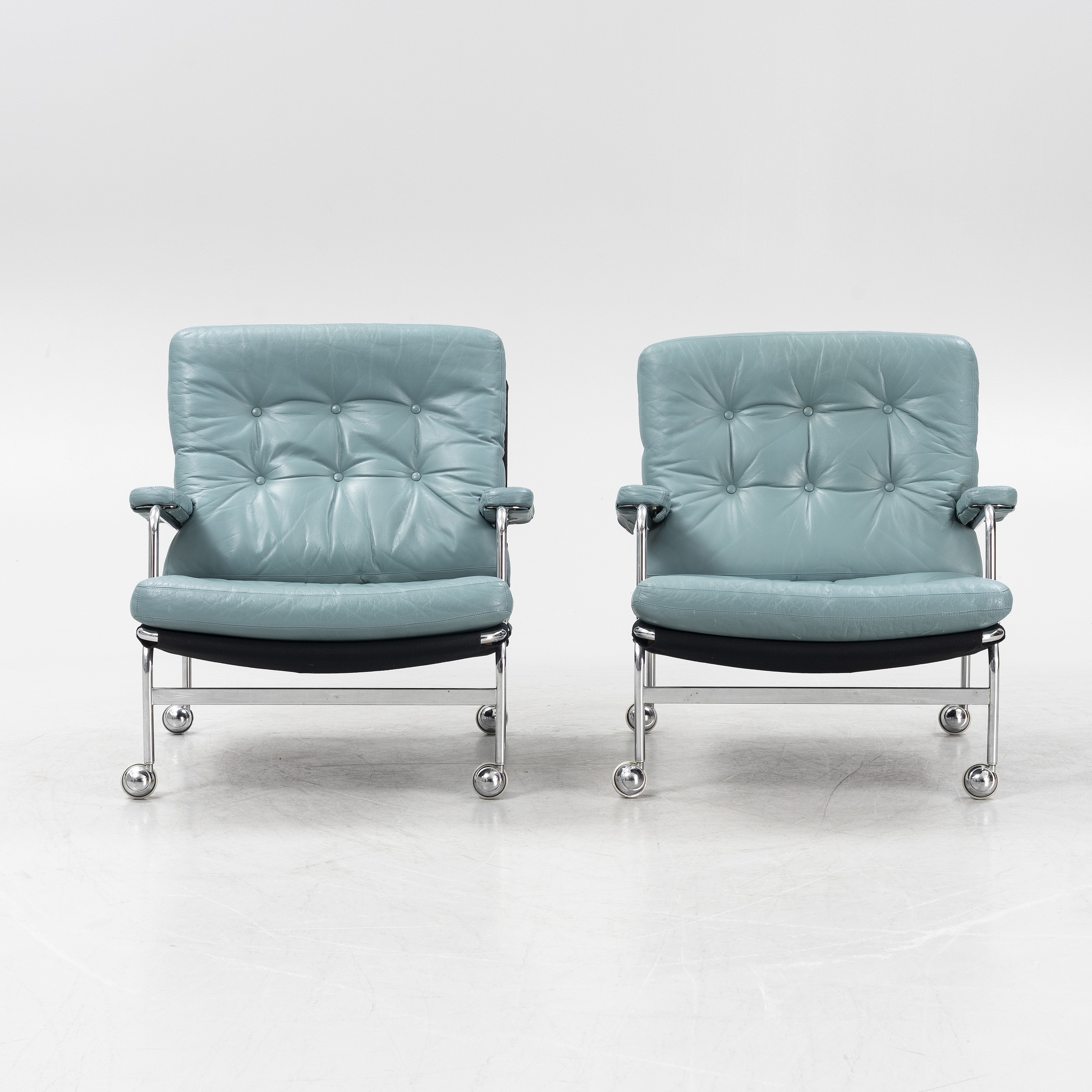 Bruno Mathsson, a pair of 'Karin' leather easy chairs, Dux. - Bukowskis