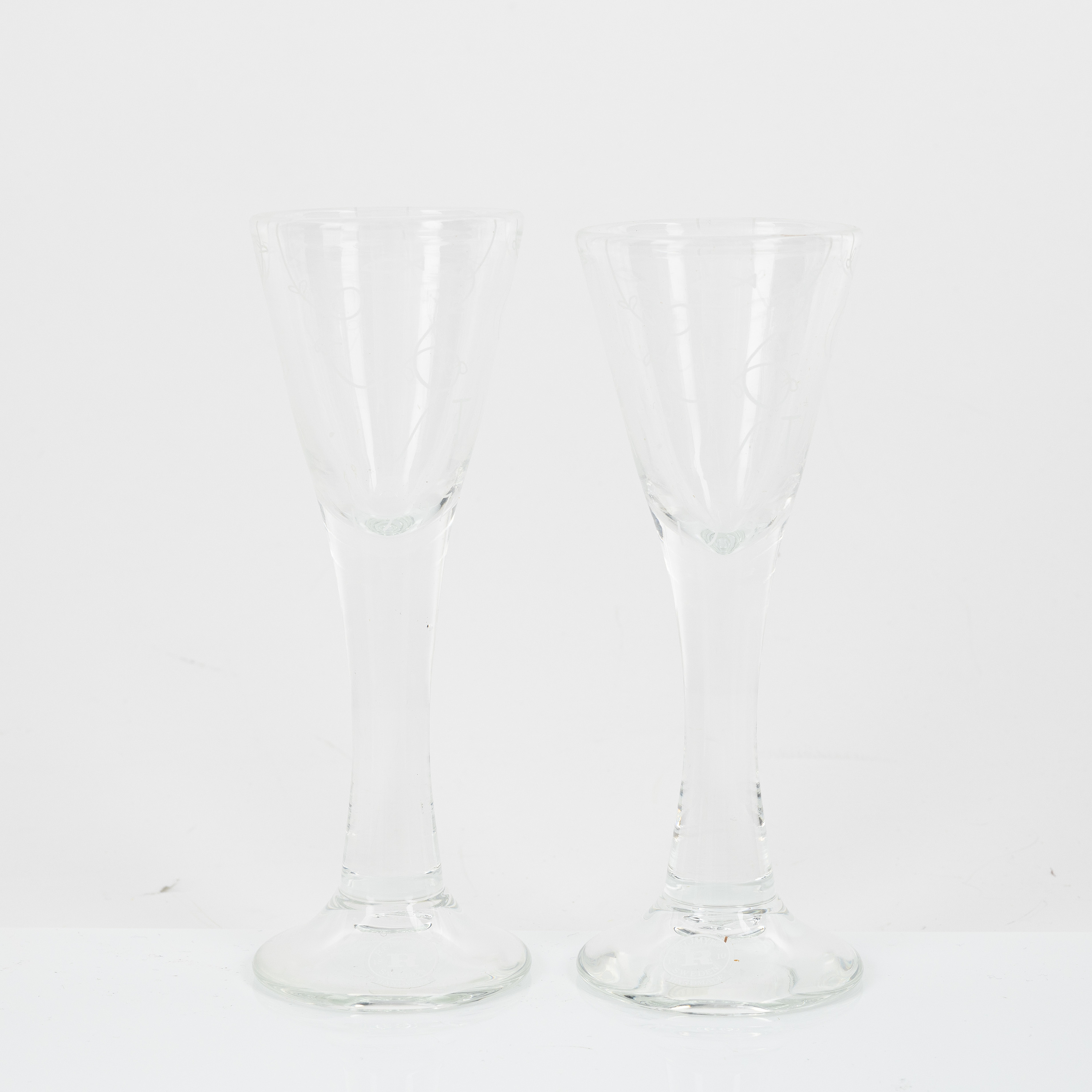 Jonas Bohlin, snapsglas ett par, numrerade, Rejmyre, 1997. - Bukowskis