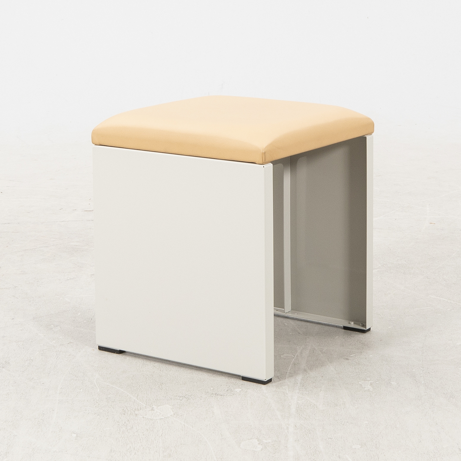 Mats Theselius och Andreas Roth pall "Lodger" för Minus 10 Malmö ...