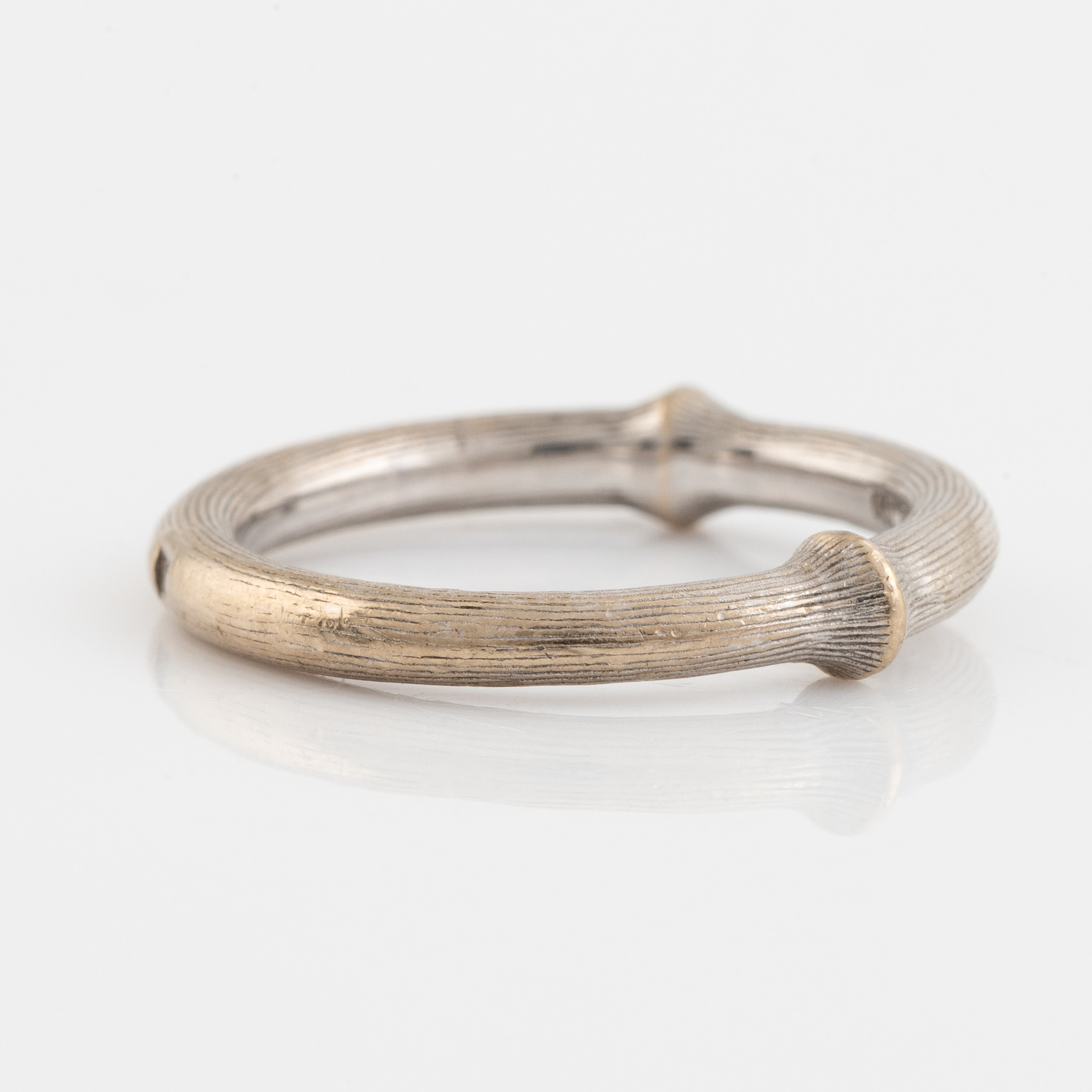 Ole Lynggaard, ring, "nature" 18K vitguld. - Bukowskis