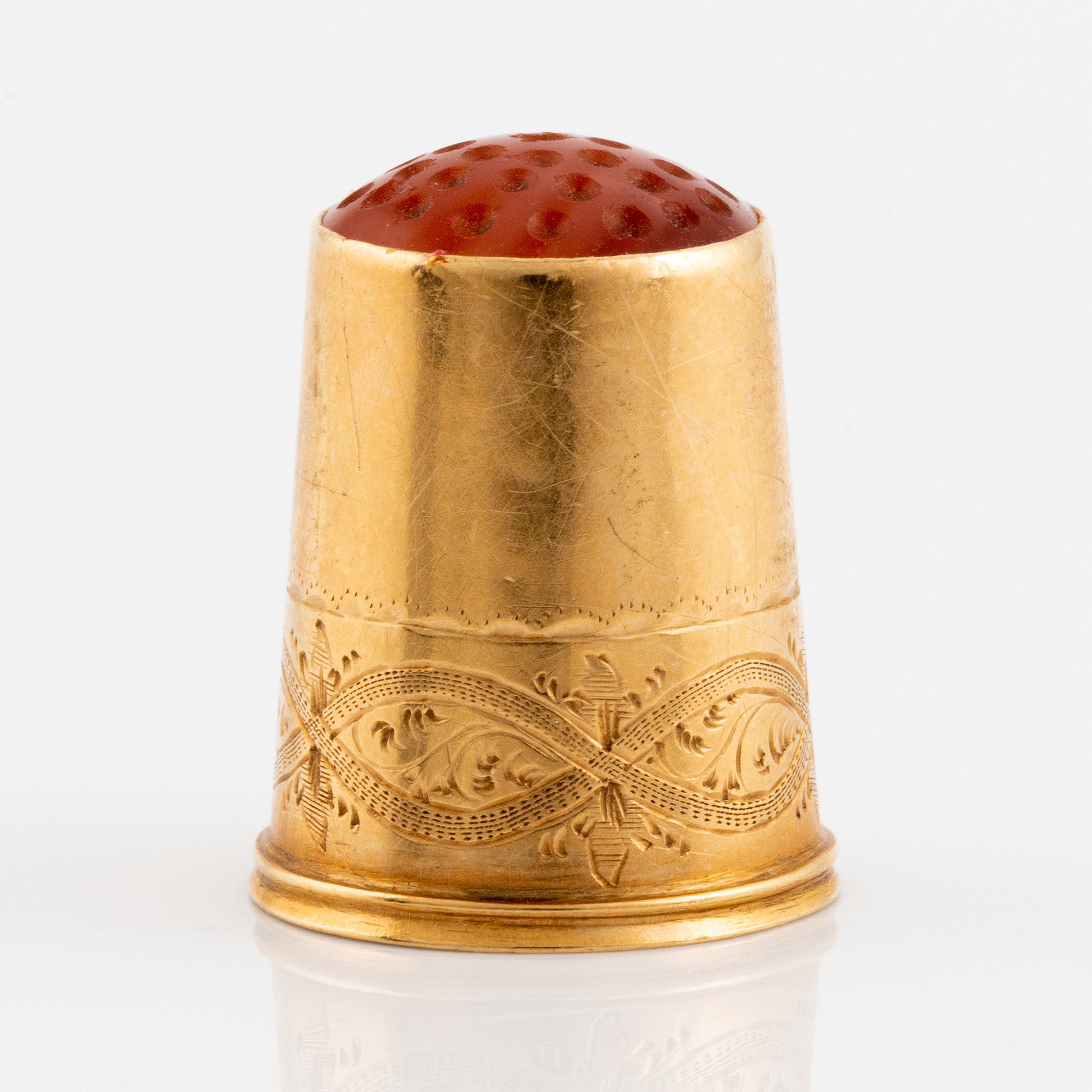 Fingerborg, 18K guld med karneol. - Bukowskis