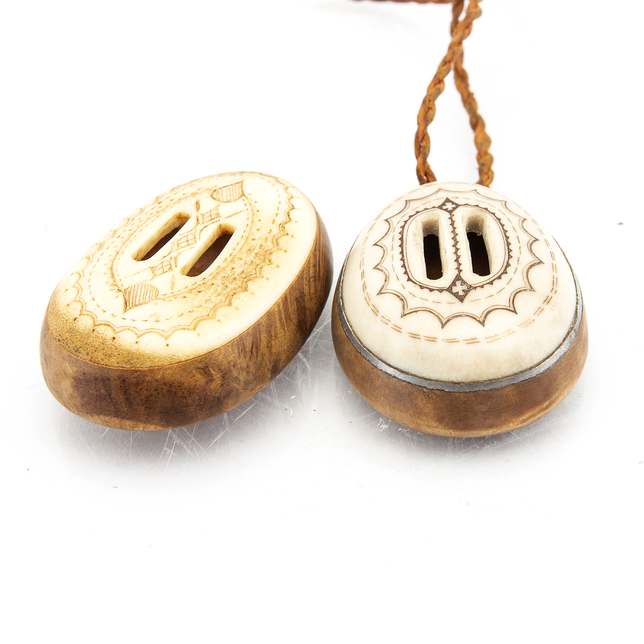 Per Sunna och Lars Sunna Knutsson ,halsband 2 st. Samearbete. - Bukowskis