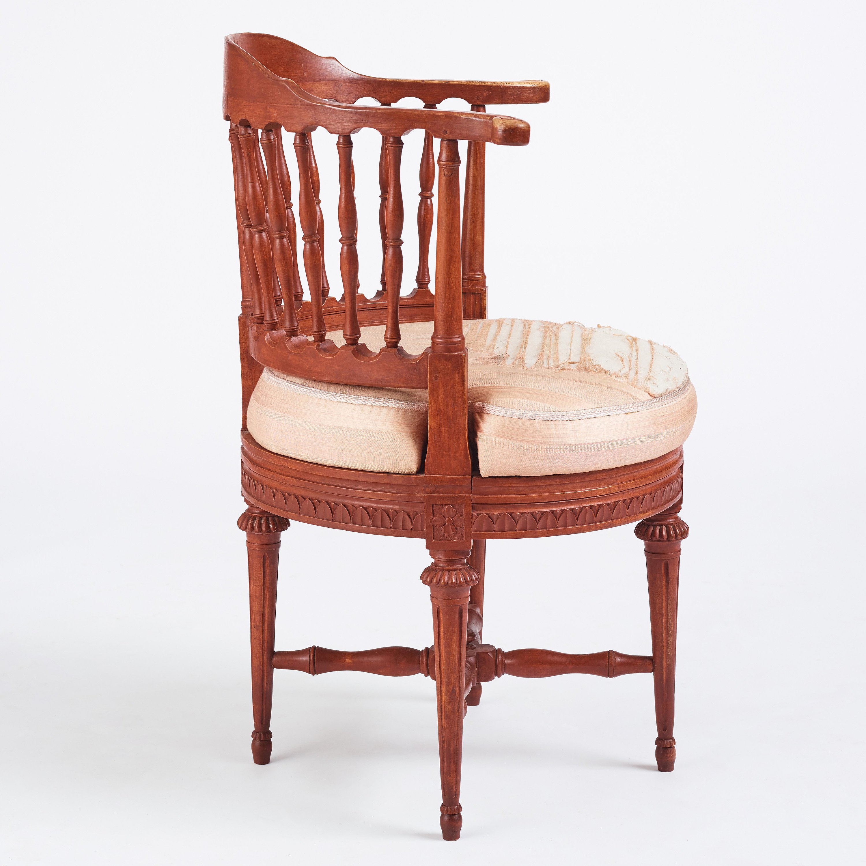 A carved Gustavian commode chair by J. Hammarström (master 1794-1812). - Bukowskis